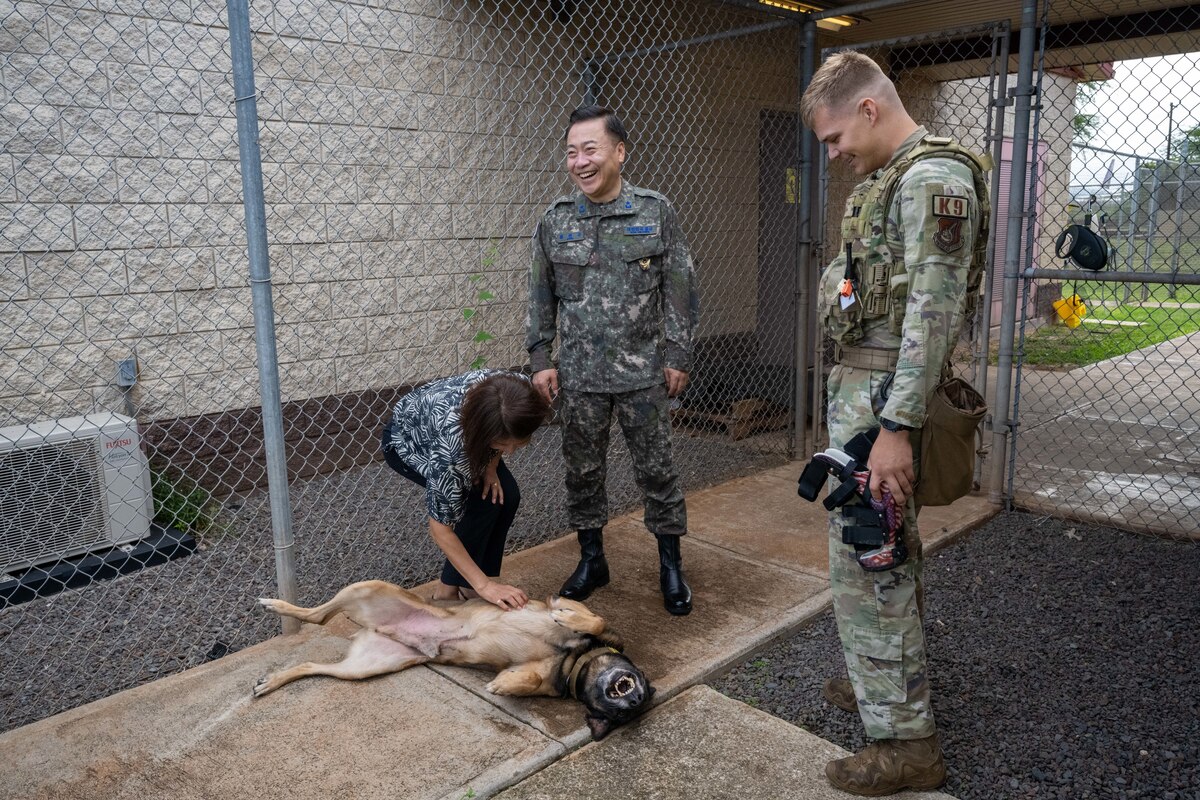 ROKAF Military Police Agency chief visits PACAF HQ > Pacific Air Forces ...