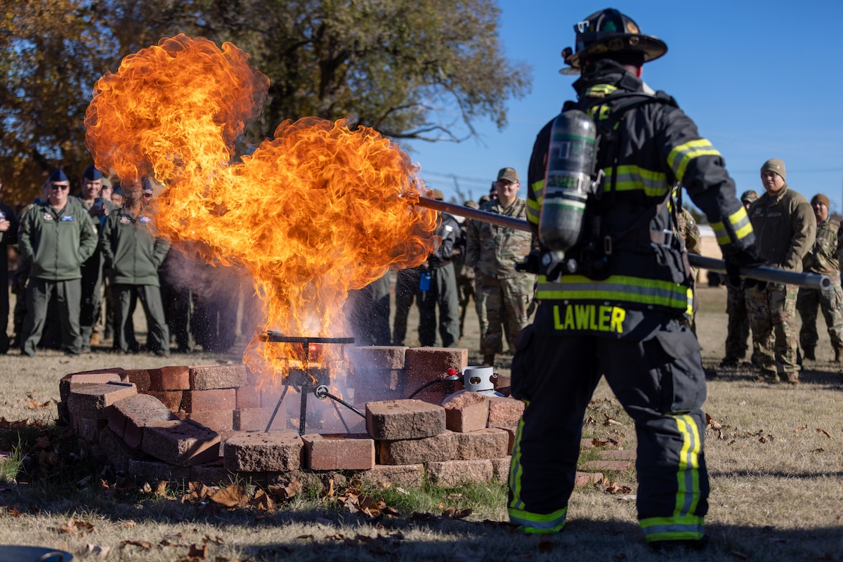 Tinker Fire demonstrates dangers of deep-frying turkey > Tinker Air ...