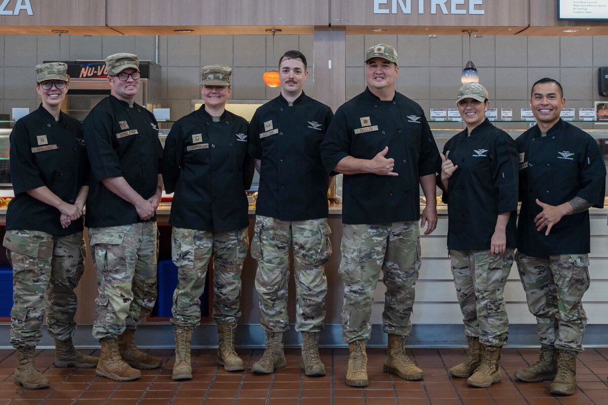 27 SOW leadership serves Air Commandos annual Thanksgiving meal > Air ...