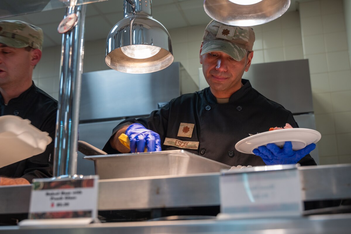 27 SOW leadership serves Air Commandos annual Thanksgiving meal > Air ...