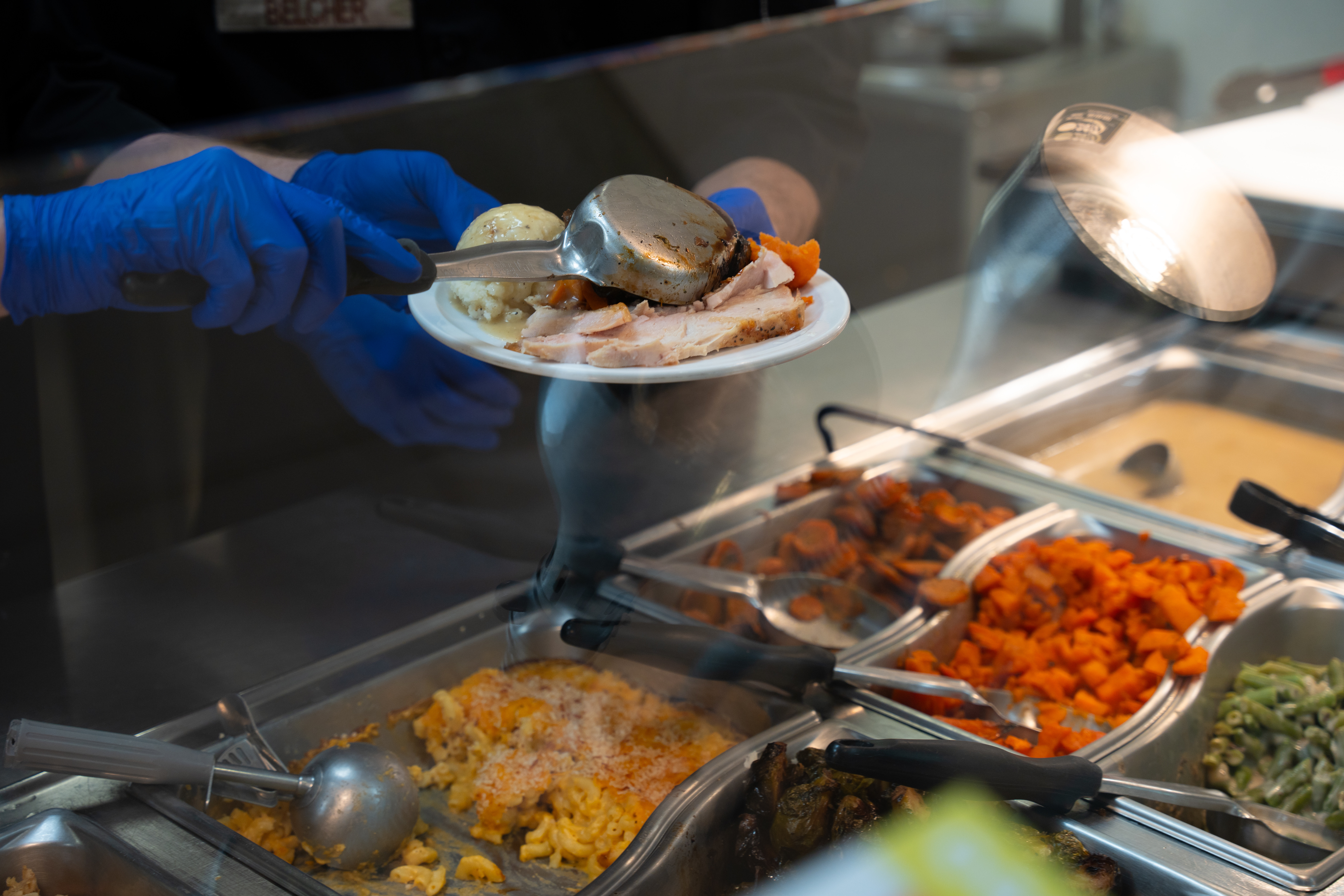 27 SOW leadership serves Air Commandos annual Thanksgiving meal > Air ...
