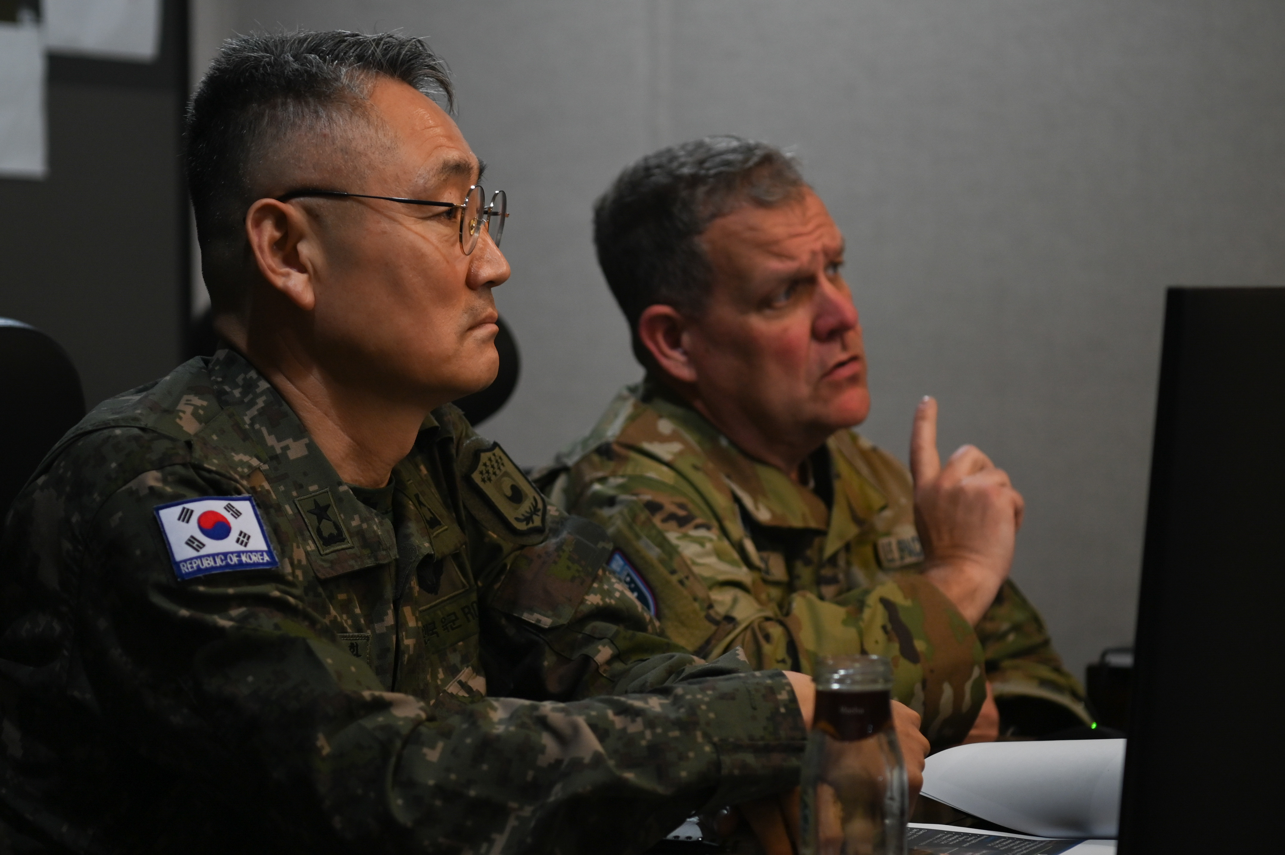 CFC logistics director visits Space Forces-Korea HQ > Seventh Air Force ...