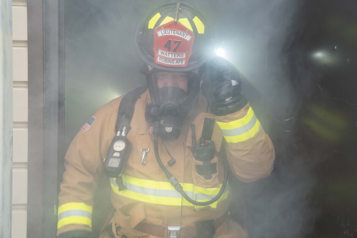 Team Robins Fire Services conducts live structural fire training ...