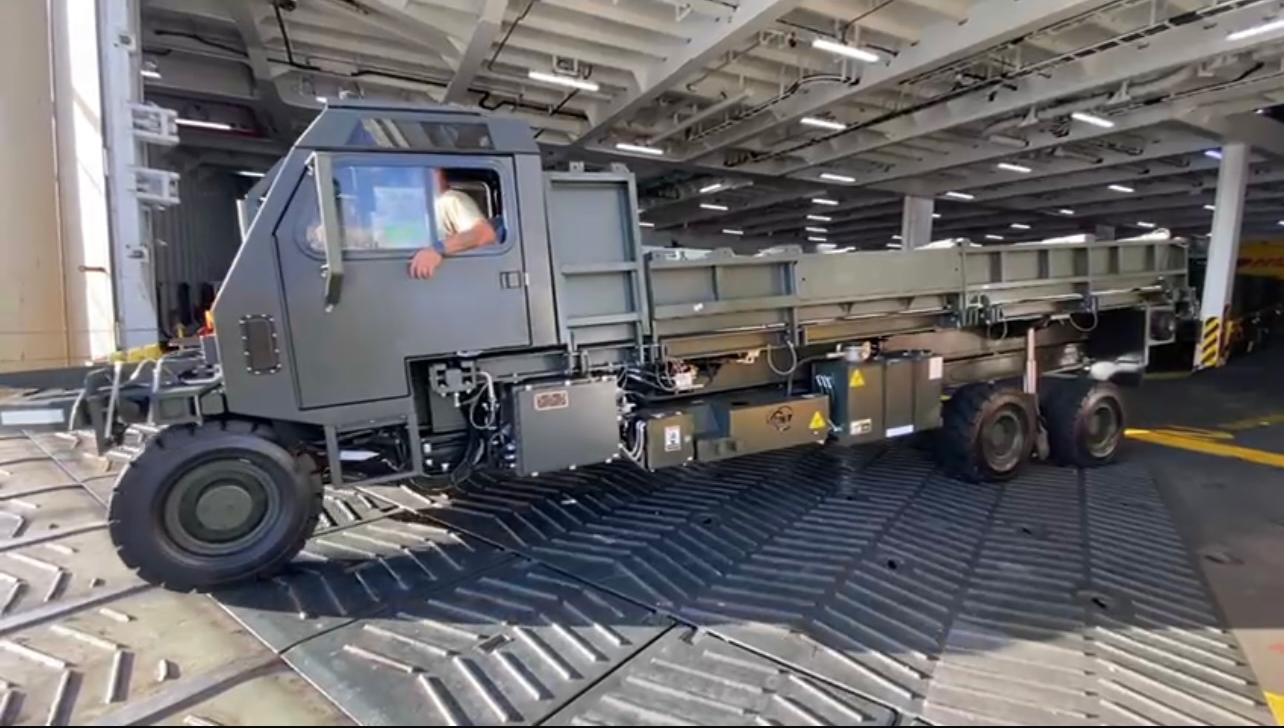 36th LRS Teamwork Repairs 25-K Loader > Andersen Air Force Base ...