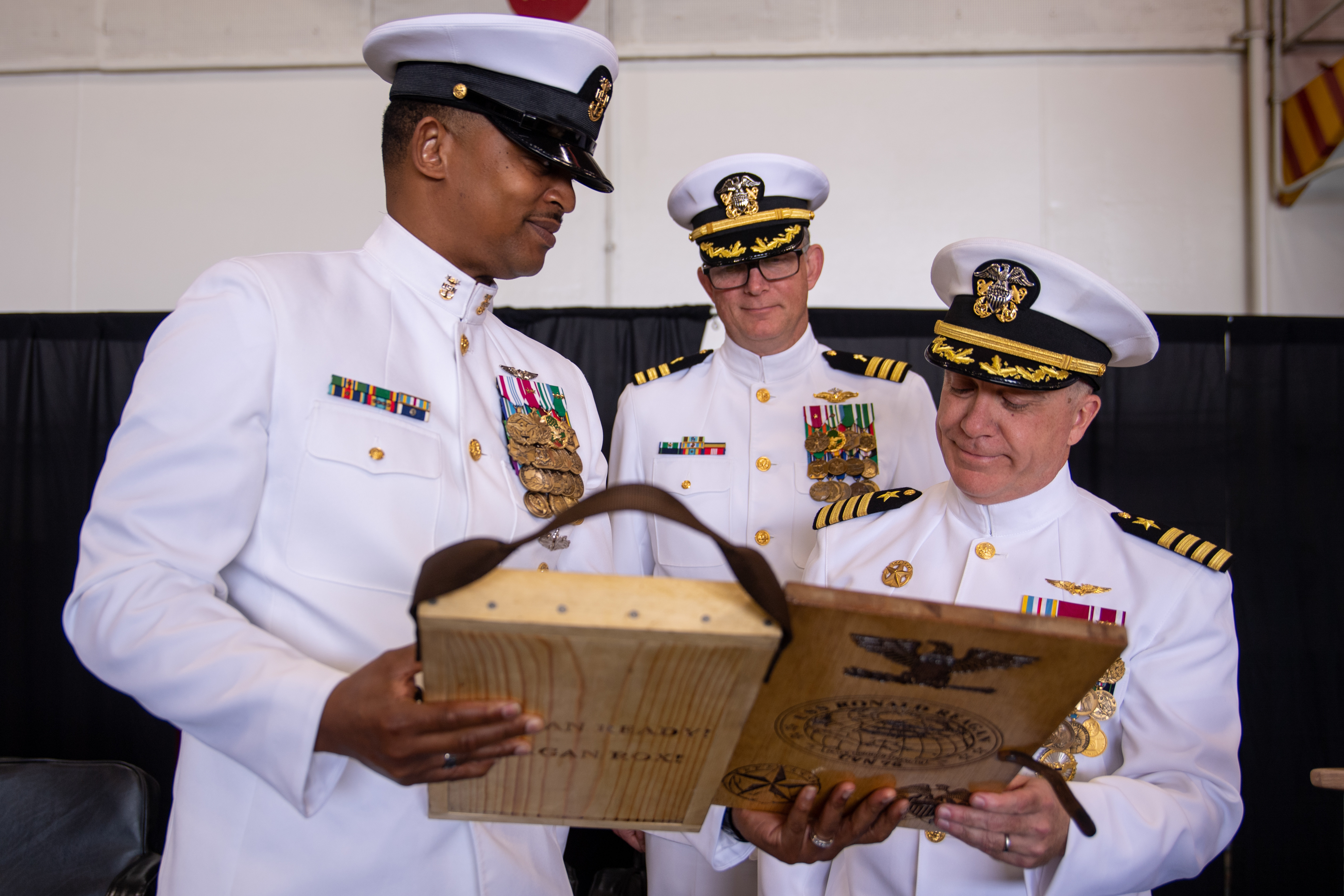 USS Ronald Reagan holds change of command > United States Navy > News ...