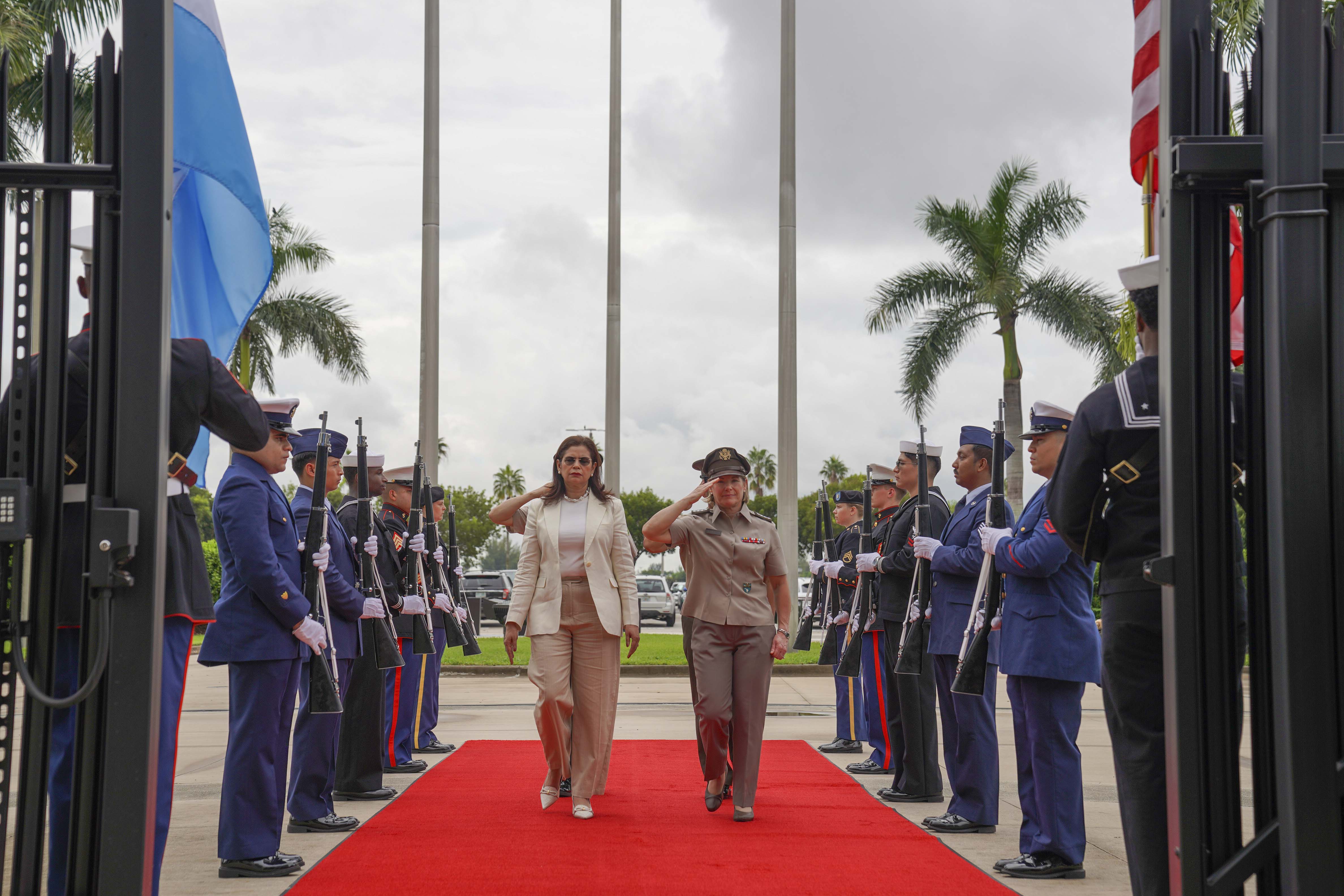 Honduran Minister of Defense Visits SOUTHCOM > U.S. Southern Command > Press Releases