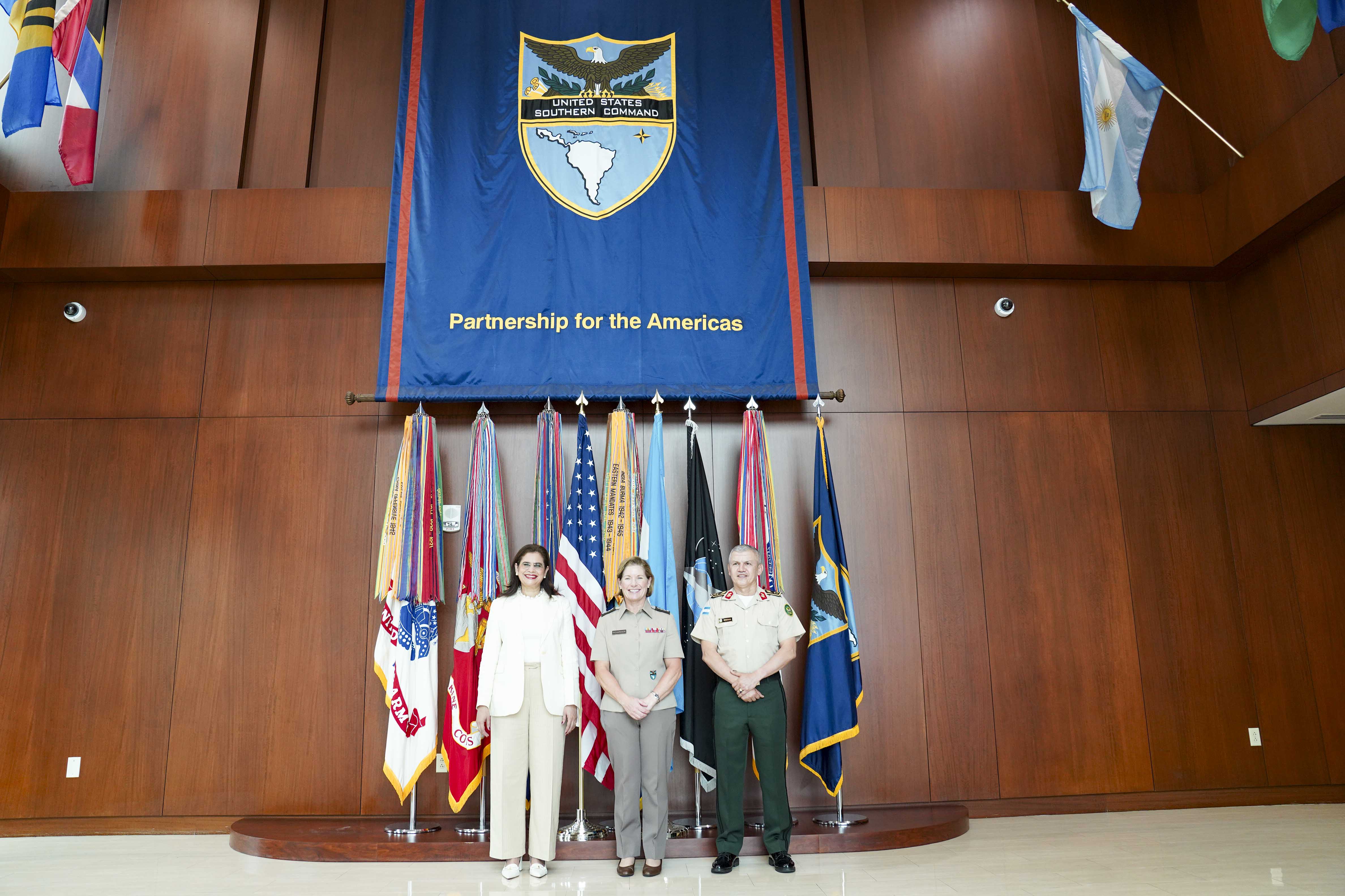 Honduran Minister of Defense Visits SOUTHCOM > U.S. Southern Command > Press Releases