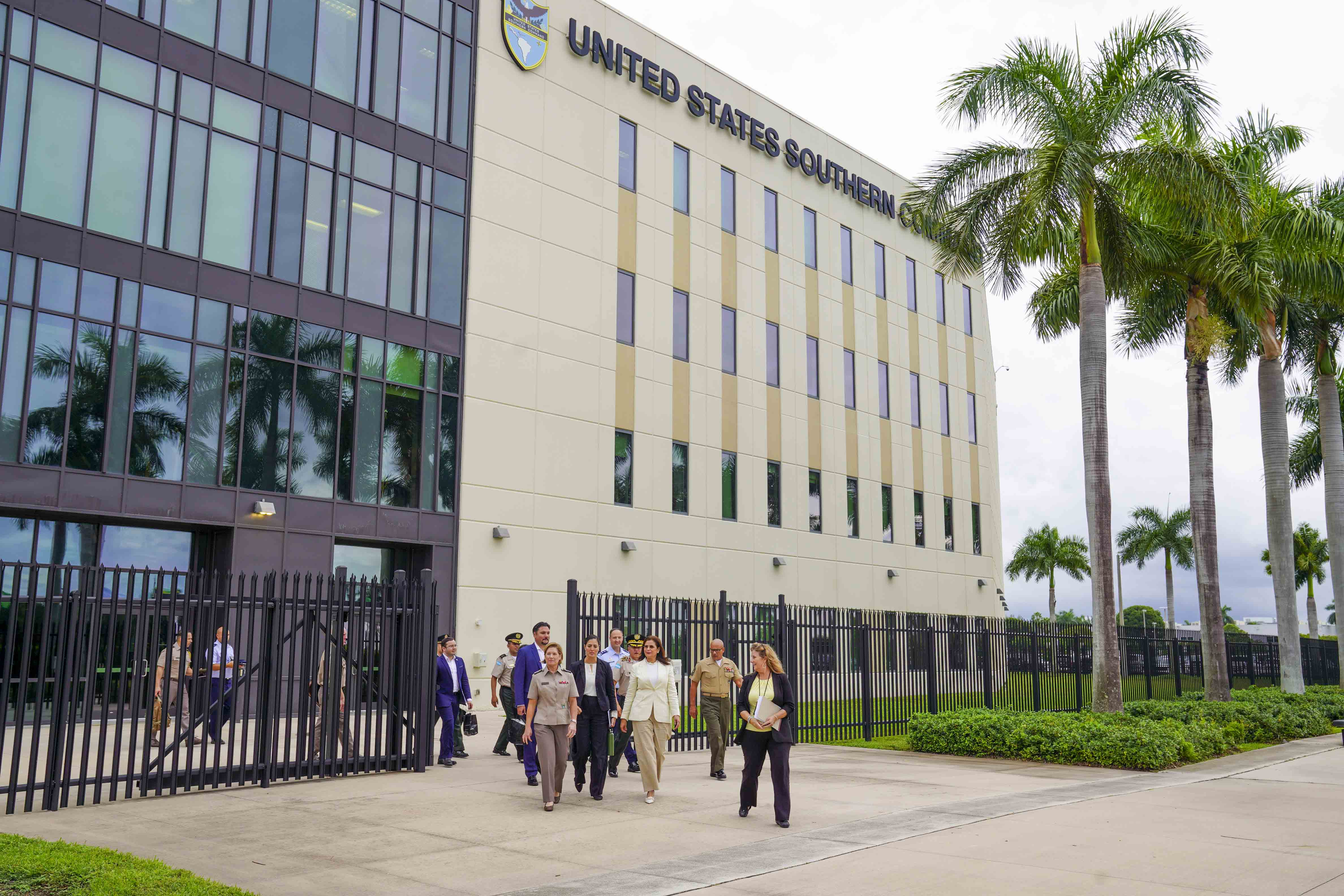 Honduran Minister of Defense Visits SOUTHCOM > U.S. Southern Command ...