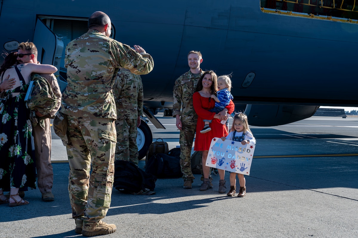 PHOTOS: 92nd Air Refueling Squadron Airmen return from deployment > Fairchild Air Force Base ...