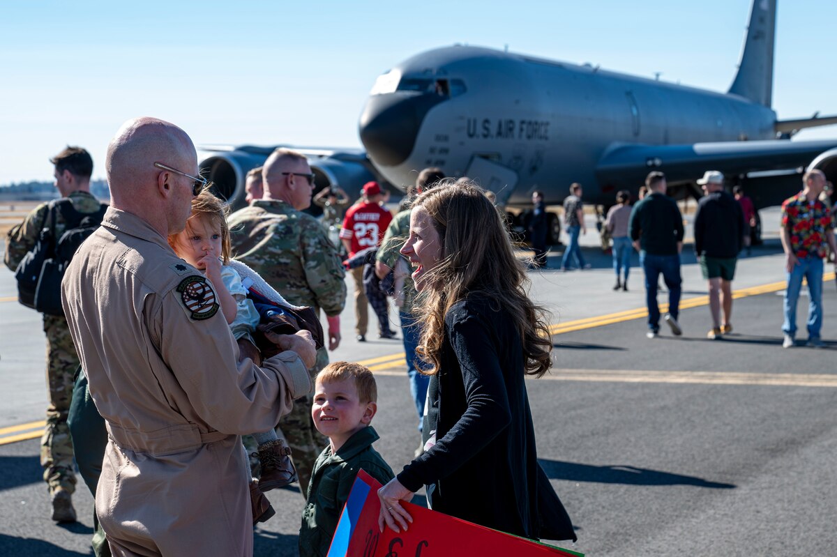 PHOTOS: 92nd Air Refueling Squadron Airmen return from deployment > Fairchild Air Force Base ...