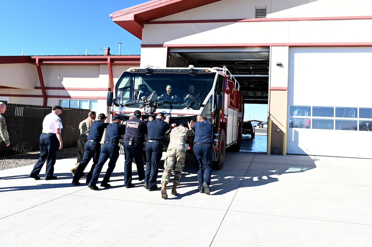 Kingsley Field Fire Dept. receives new Airfield Firefighting Vehicle ...