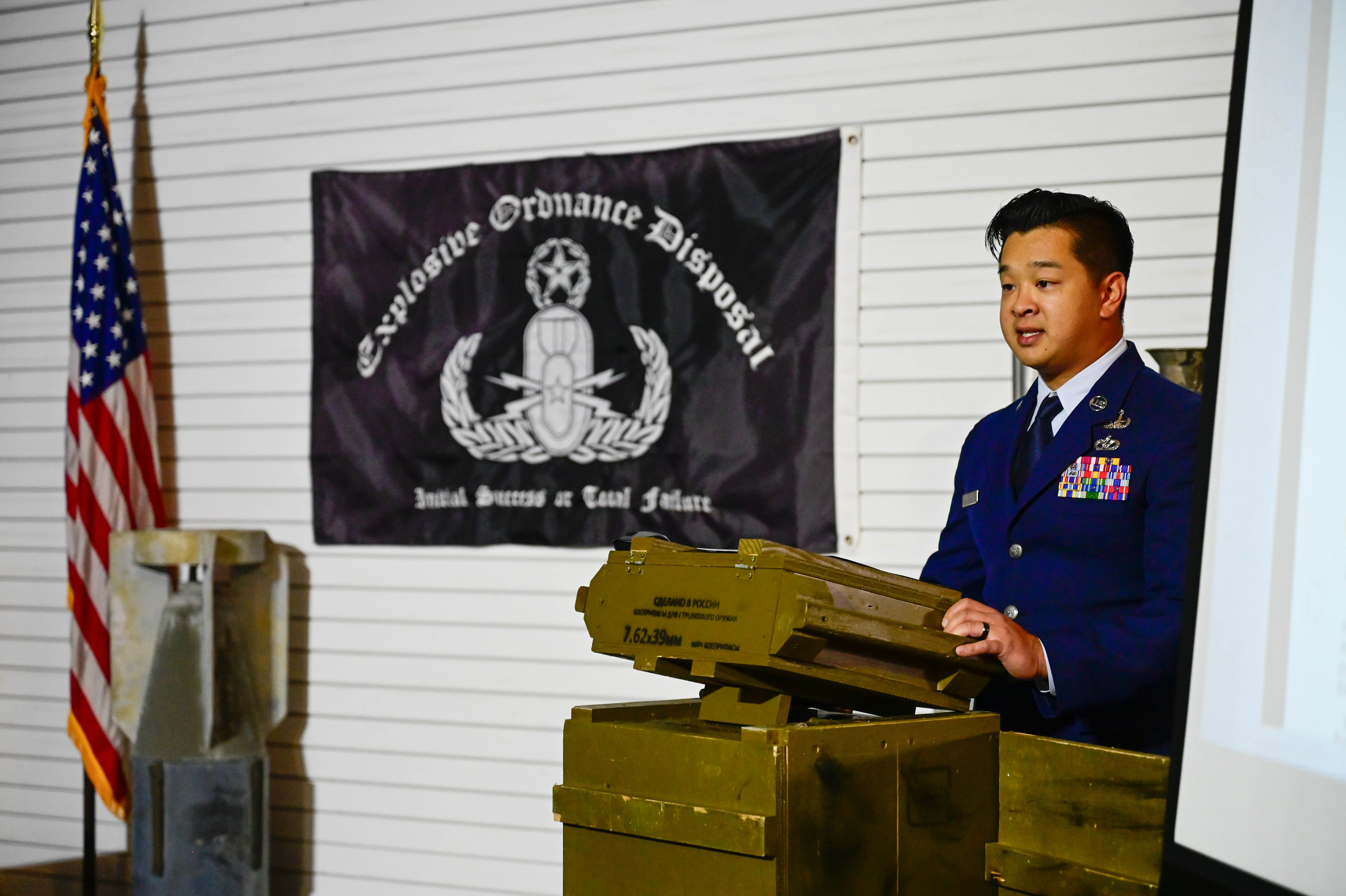 19th CES EOD technician earns ‘Master EOD Badge’ > Little Rock Air ...