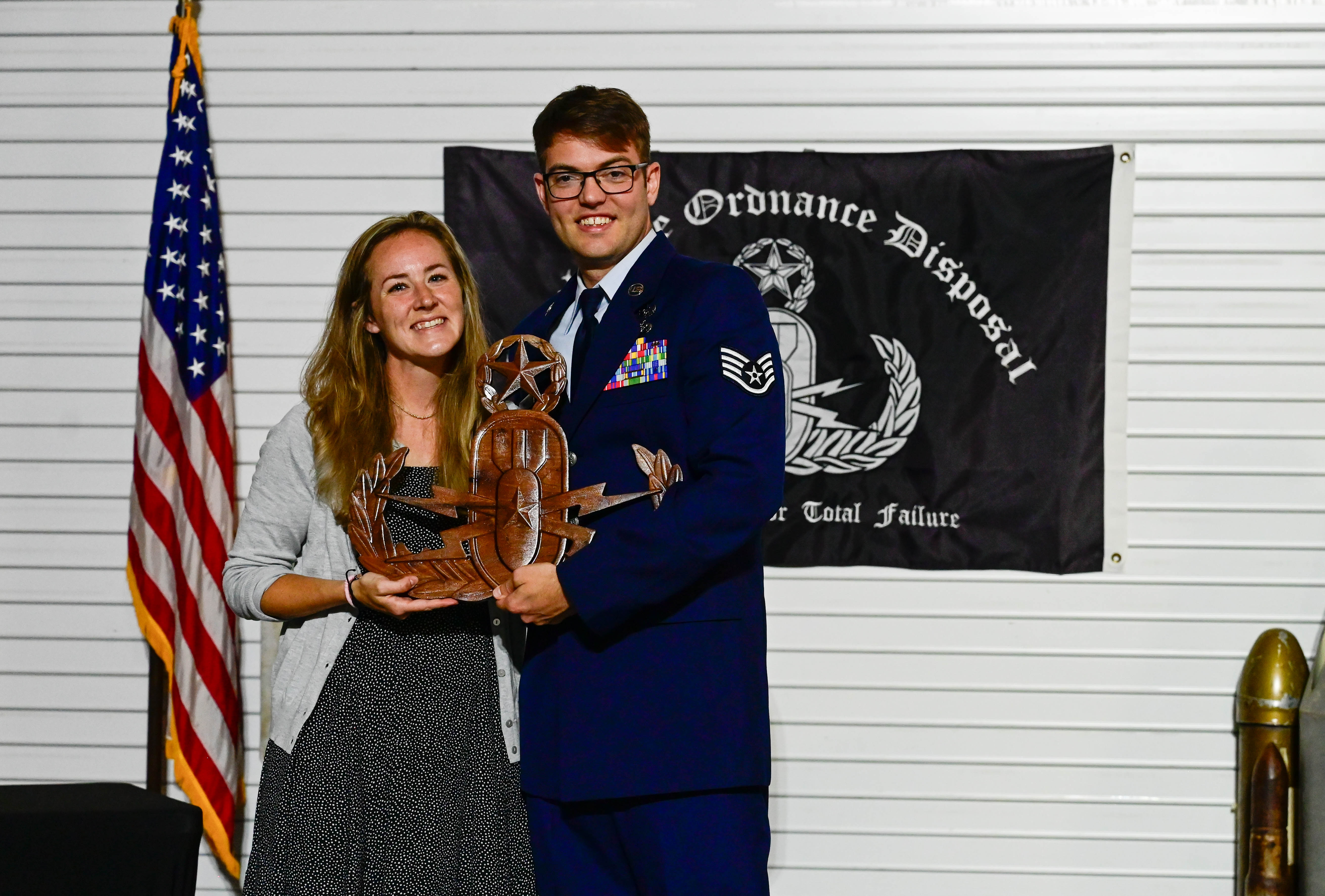 19th CES EOD technician earns ‘Master EOD Badge’ > Little Rock Air ...