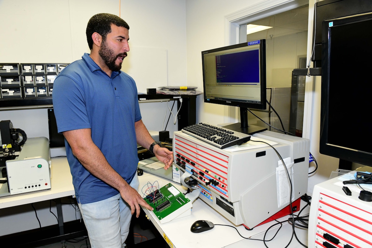 402nd EMXG: Maintaining ‘nerve center of a modern aircraft’ > Robins ...