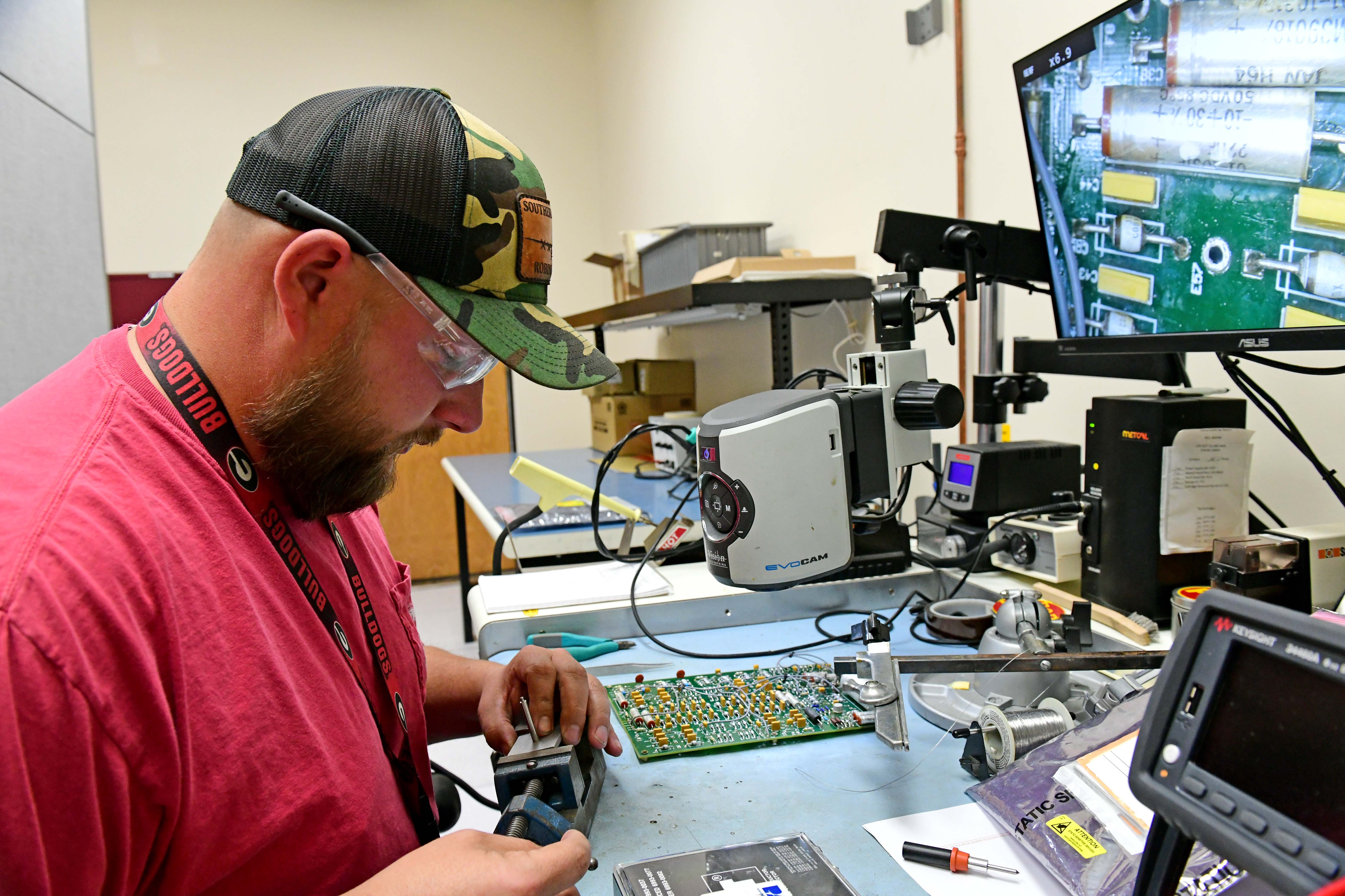 402nd EMXG: Maintaining ‘nerve center of a modern aircraft’ > Arnold ...