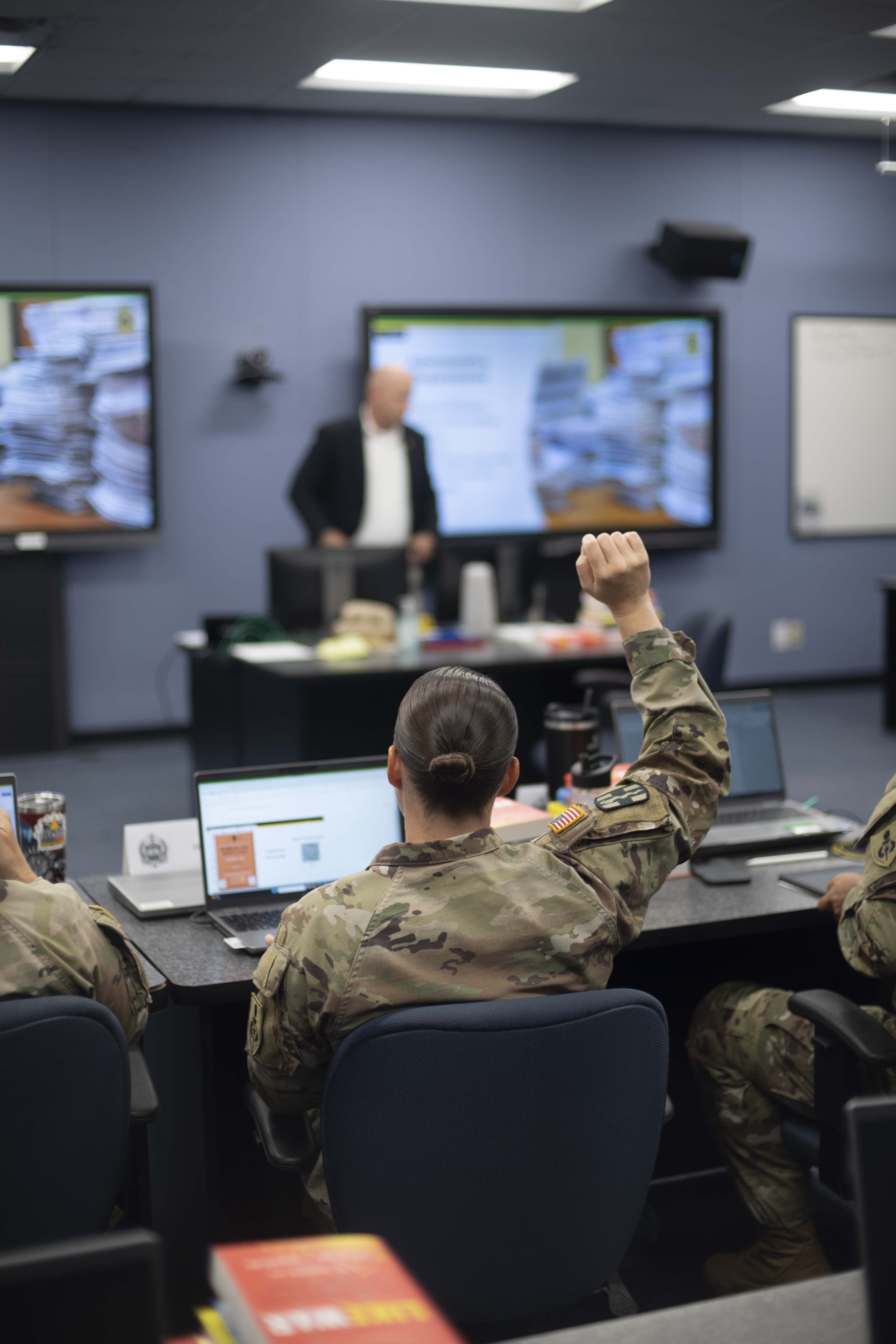 Students Challenge Themselves at the Sergeants Major Academy > The NCO Leadership Center of ...