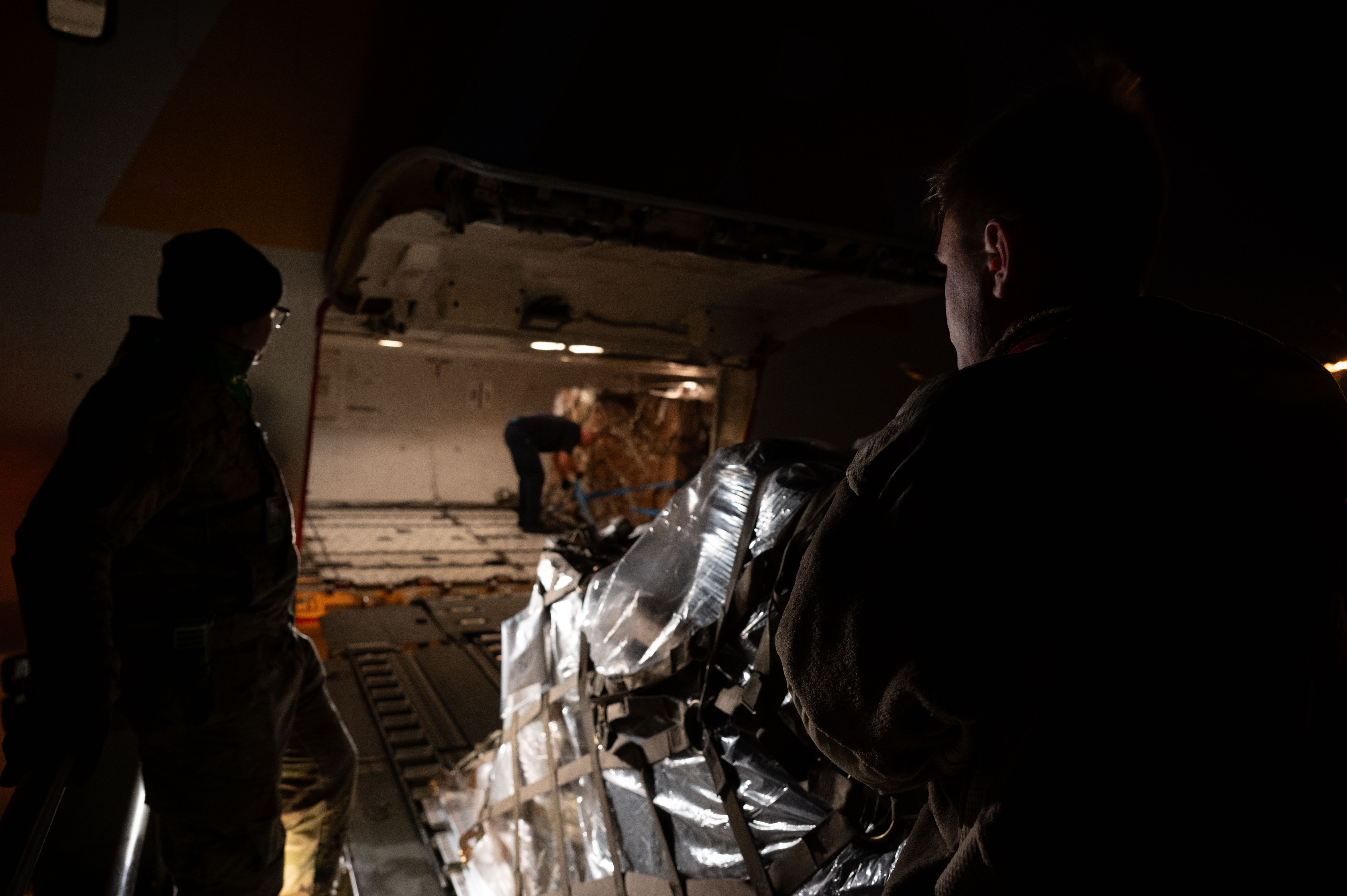 436th APS helps move DeCA consumables to USEUCOM > Dover Air Force Base ...