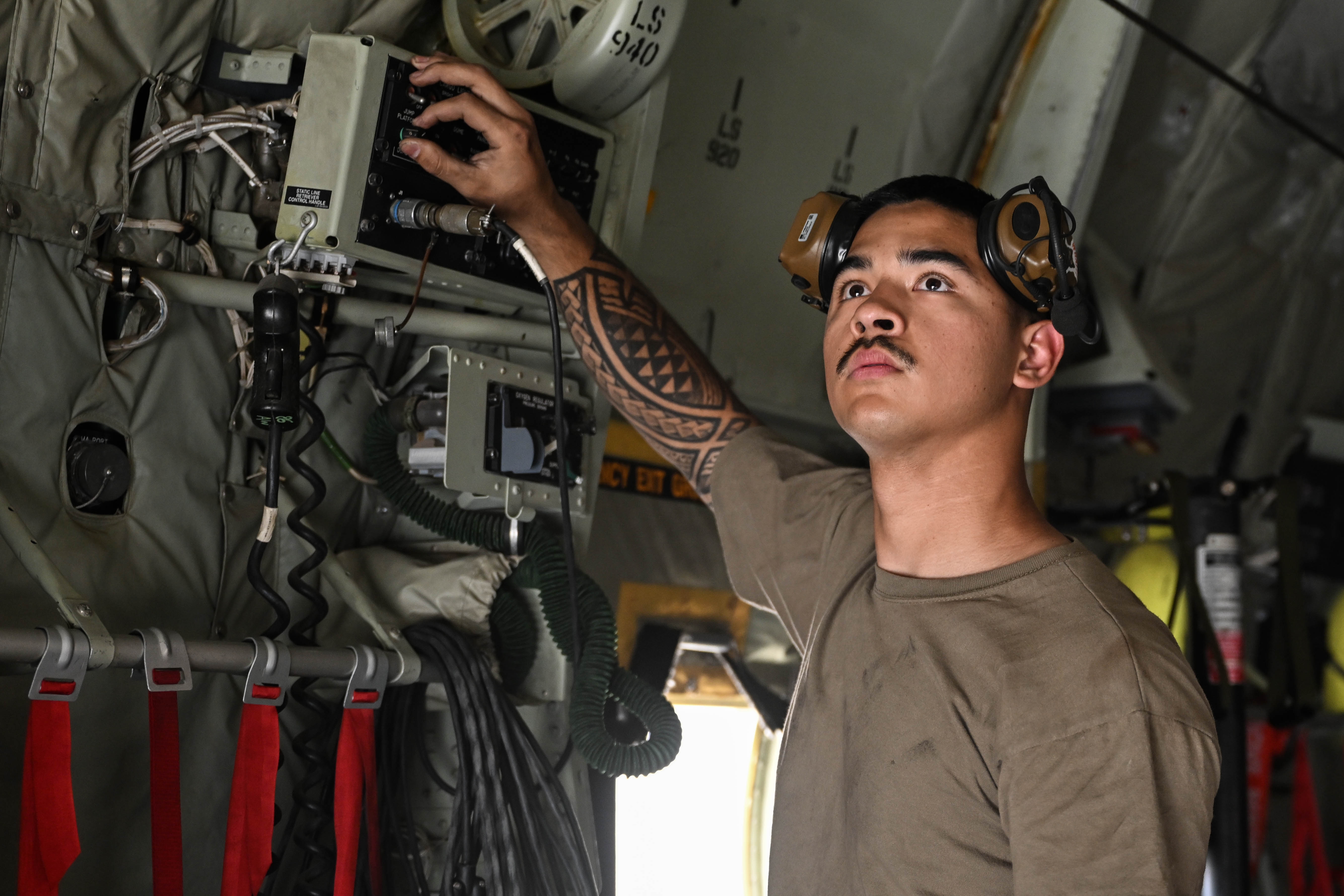 C-130J crew chiefs deliver combat ready aircraft > Little Rock Air ...