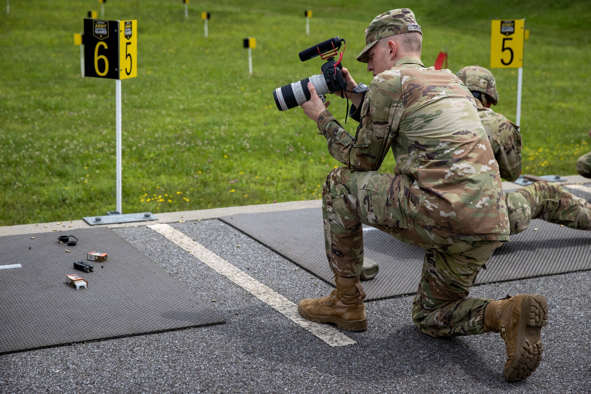 Camera Aperture Demonstration > DINFOS Pavilion > Article