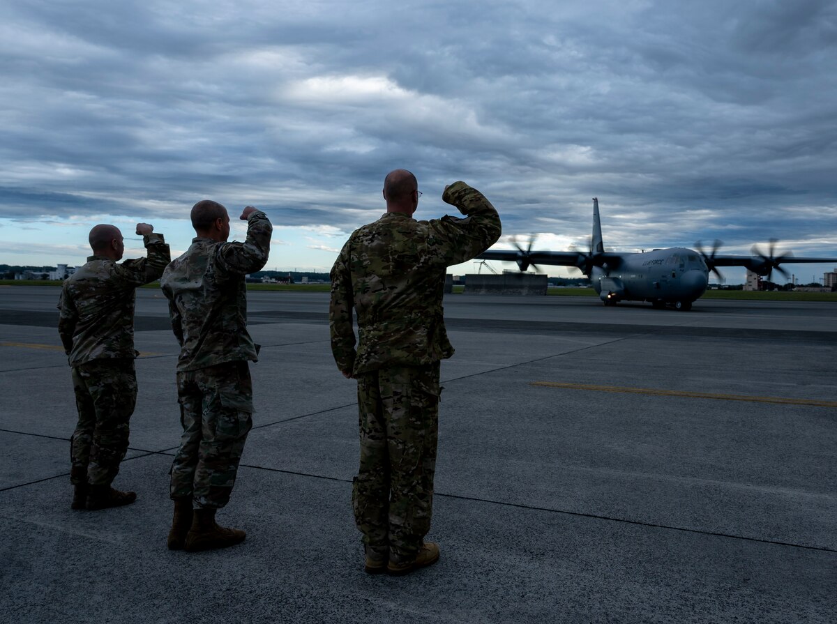 374 AW command team visit Airmen during BM 25-1 > Yokota Air Base ...
