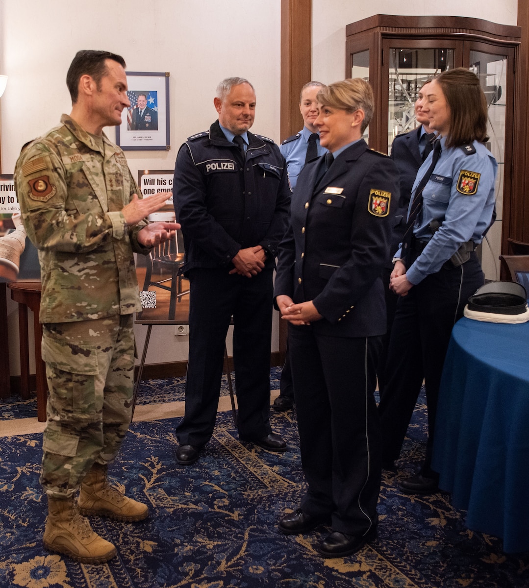 German Polizei, Kaiserslautern Military Community unveil their “Key ...