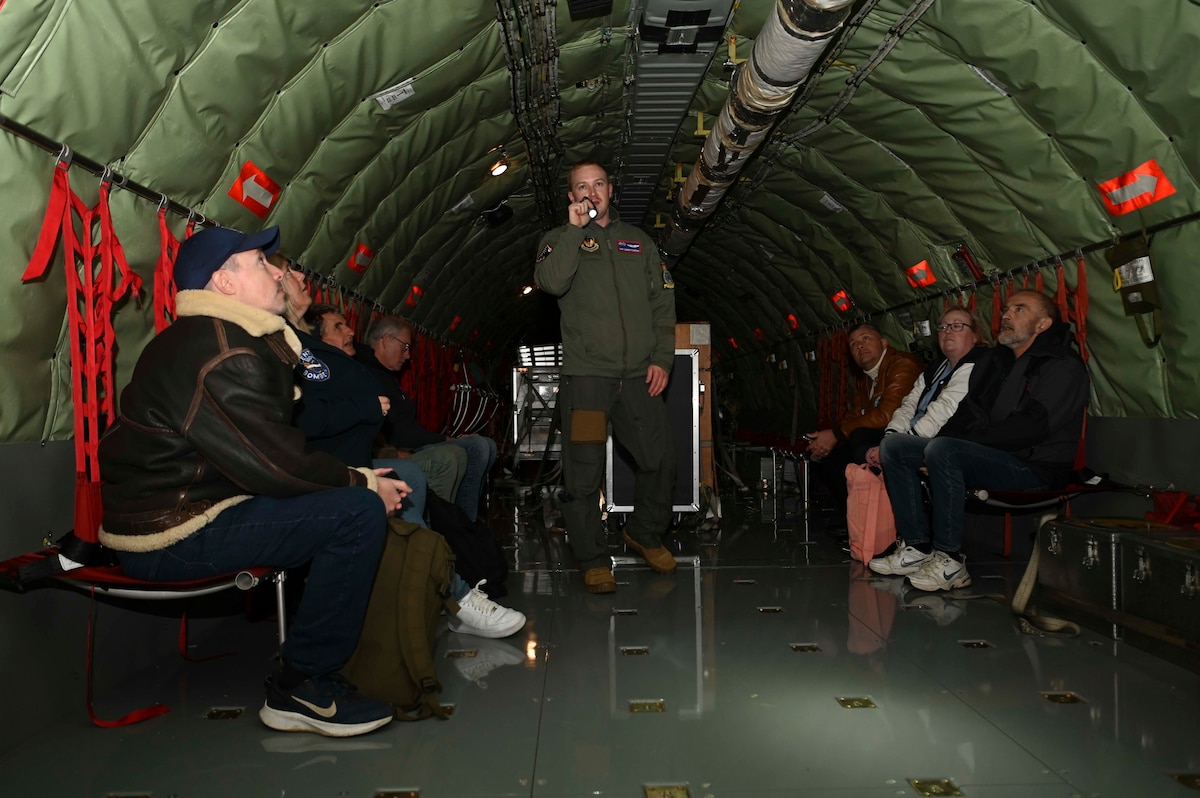 Members from the 100th Bomb Group fly with the 100th ARW > Royal Air ...