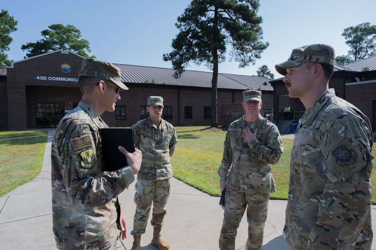 Expeditionary Center commander visits Pope Army Airfield > Twenty-First ...