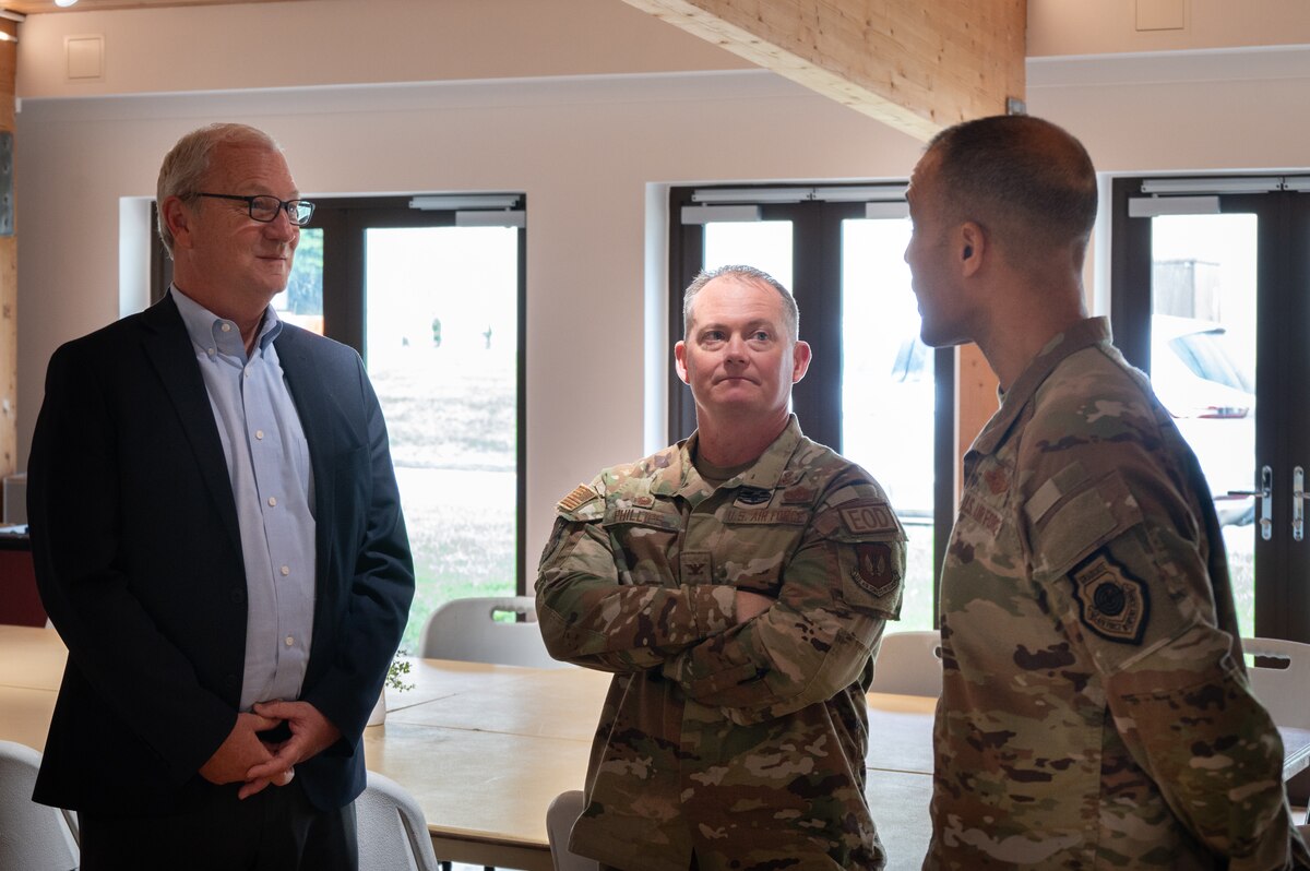 Senator Kevin Cramer visits RAF Fairford > 501st Combat Support Wing ...