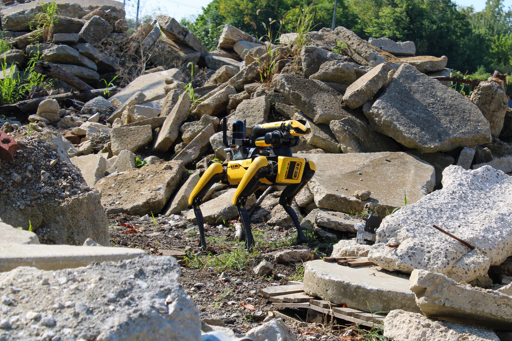 National Robot Rodeo ropes in emerging EOD technologies > Arnold Air ...