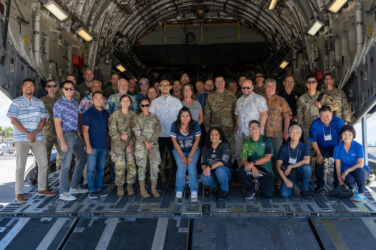 Team Hickam Honorary Commander orientation flight > 15th Wing > Article ... Team Hickam Honorary Commander orientation flight > 15th Wing > Article ...