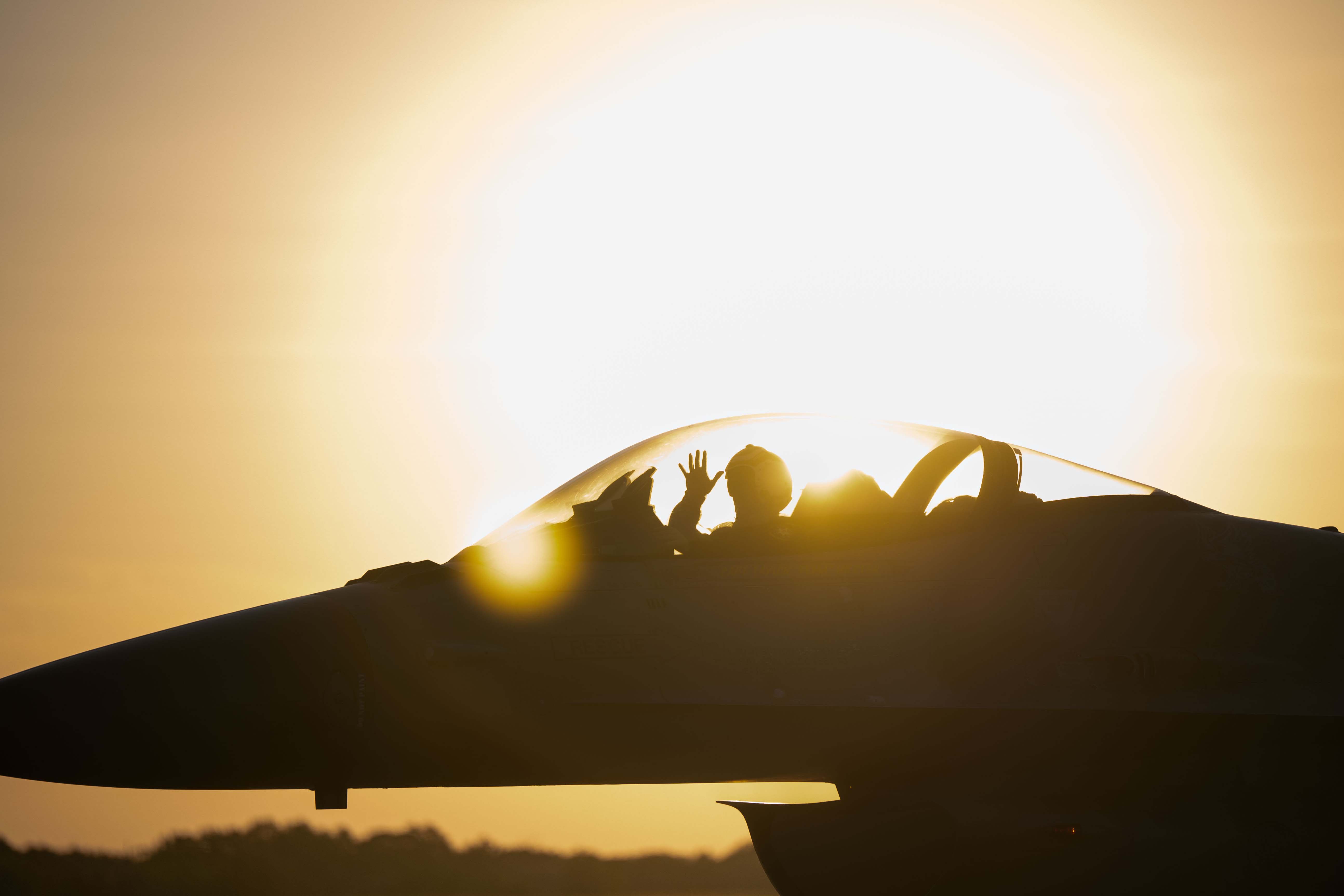 fighter jet waving