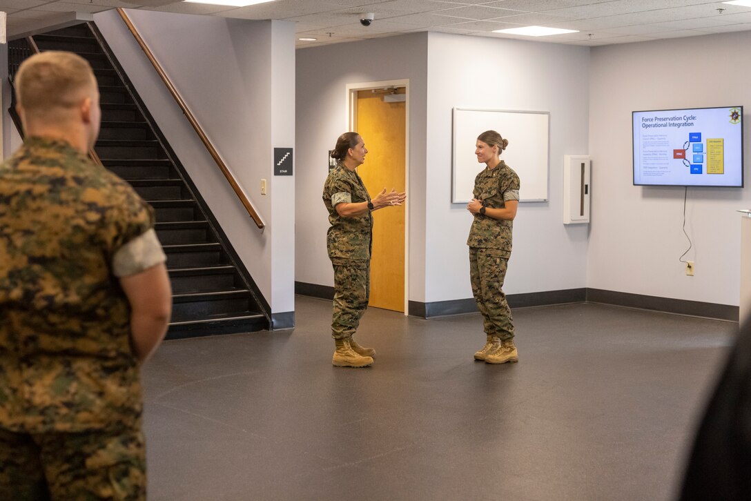 Lt. Gen. Shea Visits 2nd MLG Human Performance Center