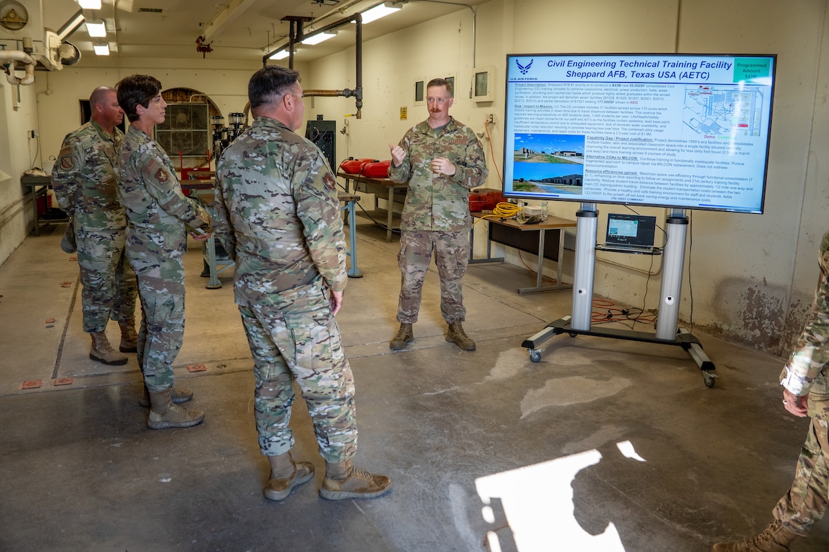 2AF Commander visits Sheppard AFB > Sheppard Air Force Base > Article ...