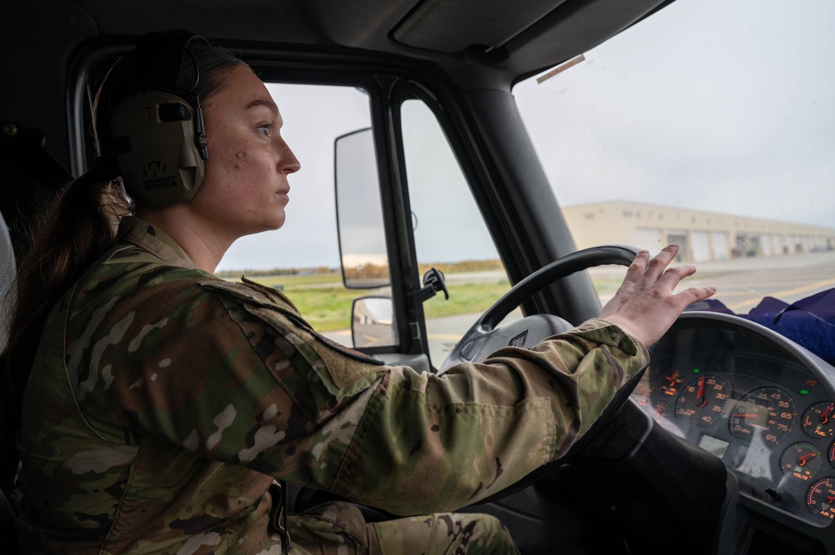 Fueling the Fight: POL Airman fuels F-35s > Eielson Air Force Base ...