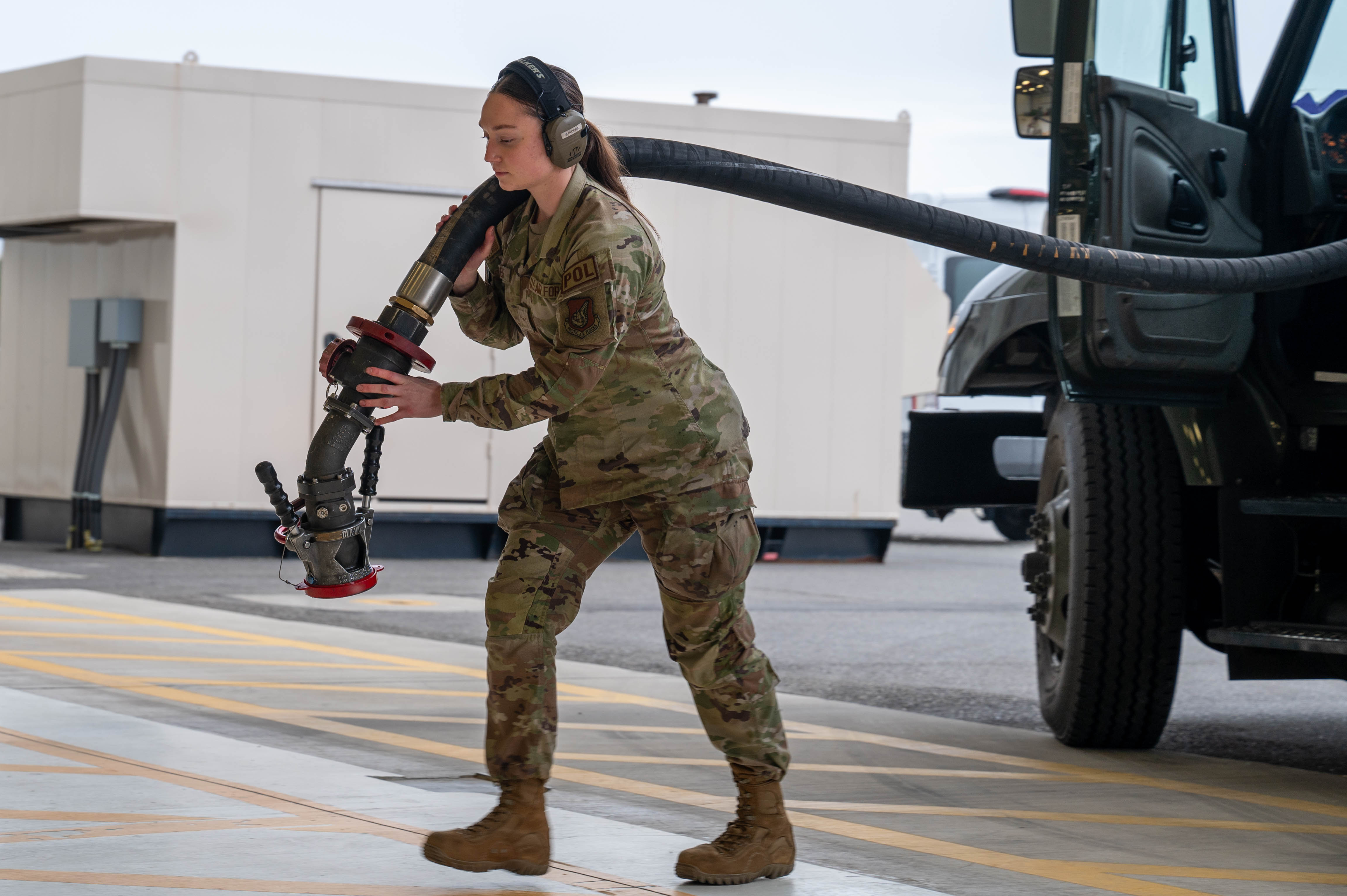 Fueling the Fight: POL Airman fuels F-35s > Eielson Air Force Base ...
