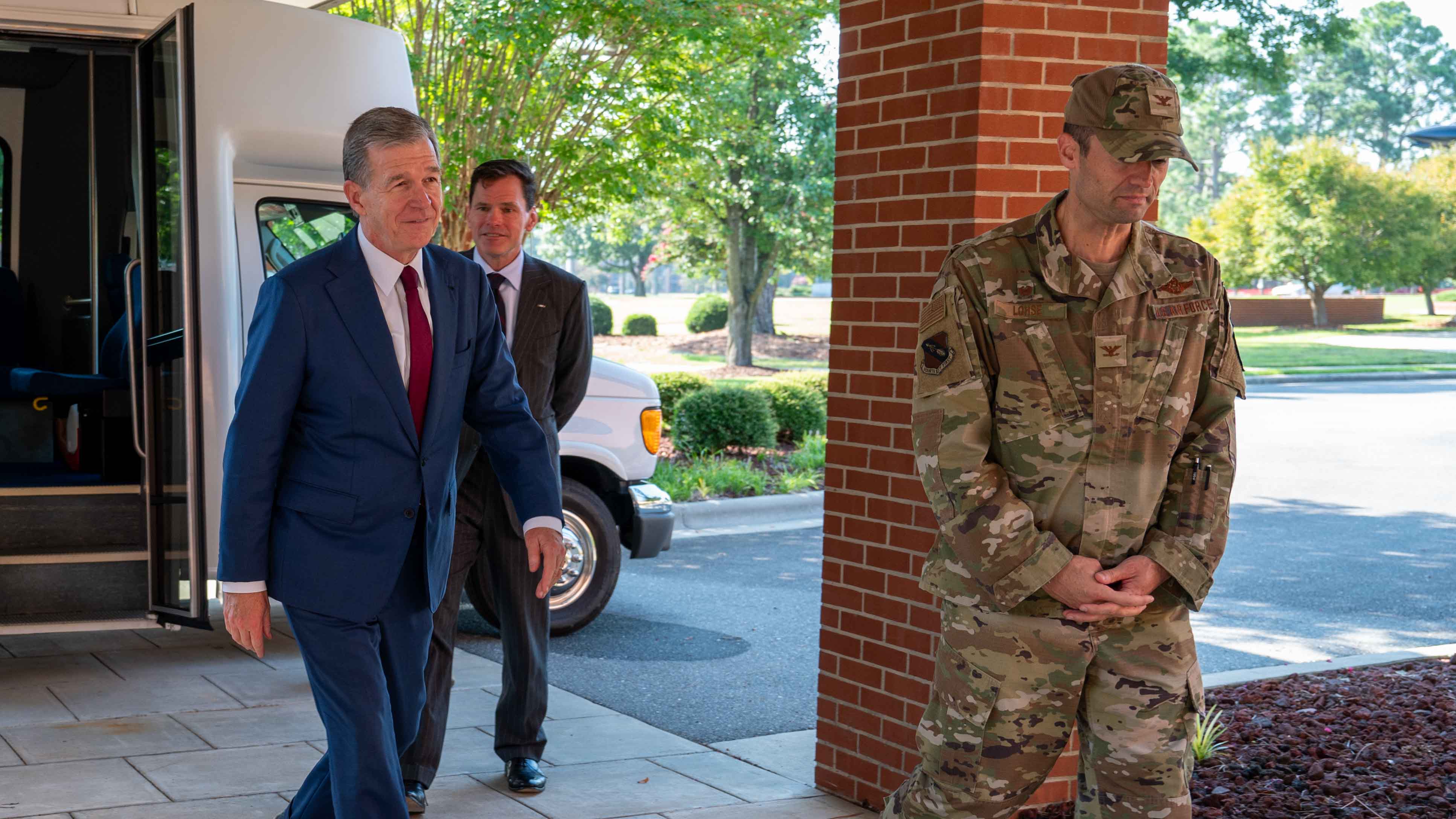 Governor Cooper Arrives at SJAFB > Seymour Johnson Air Force Base ...