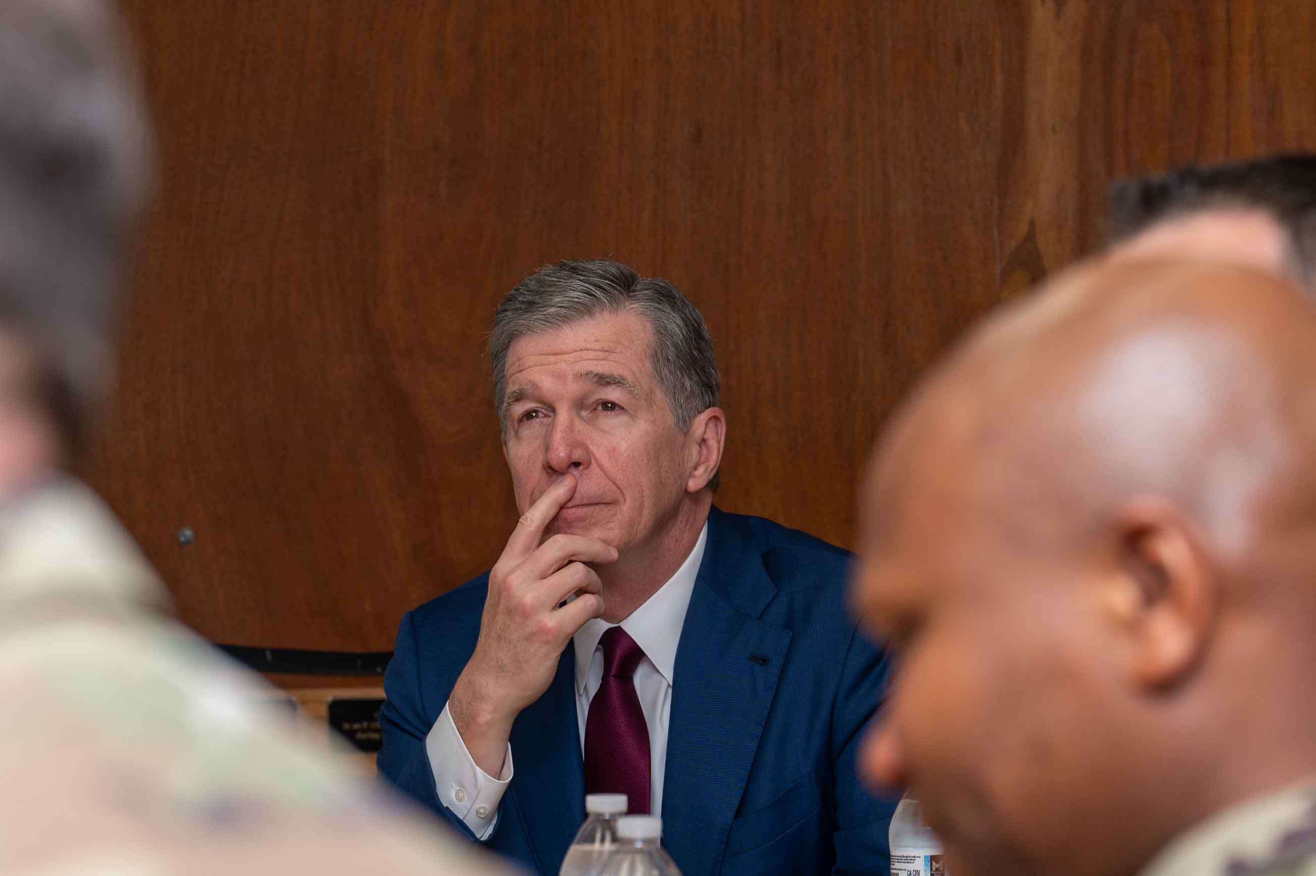 Governor Cooper Arrives at SJAFB > Seymour Johnson Air Force Base ...