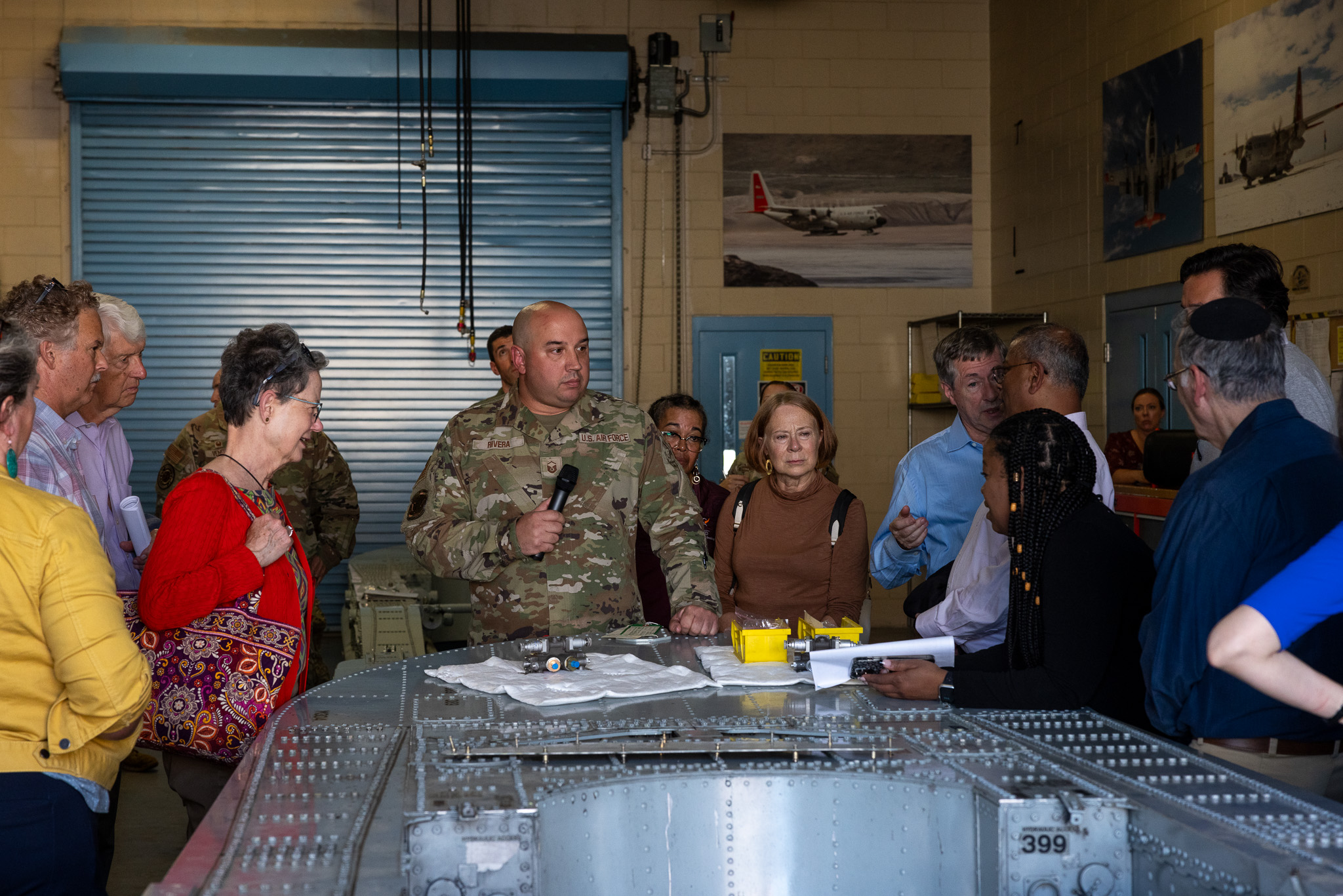 Science Board members get a firsthand look at Air Guard “Ski-birds ...