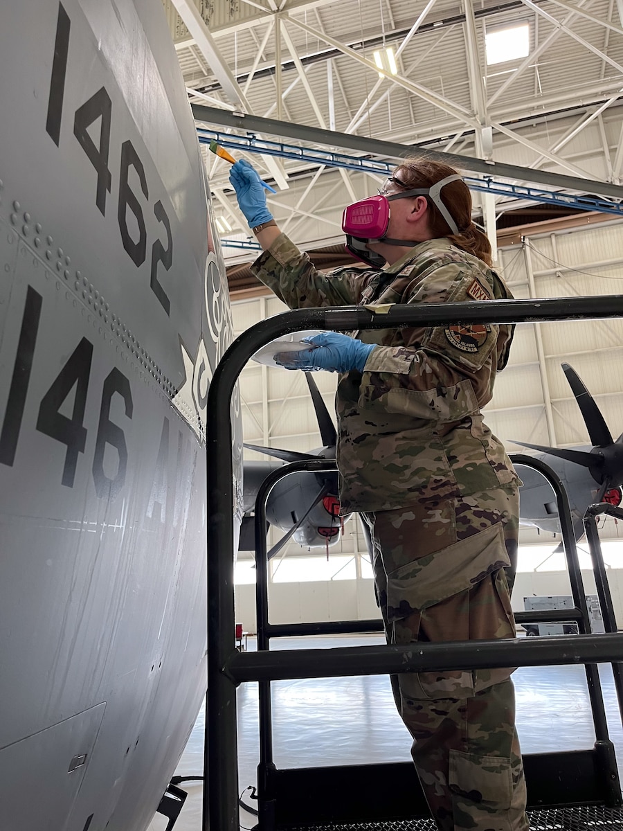 Feature: California Air National Guardsman’s passion for art soars to ...