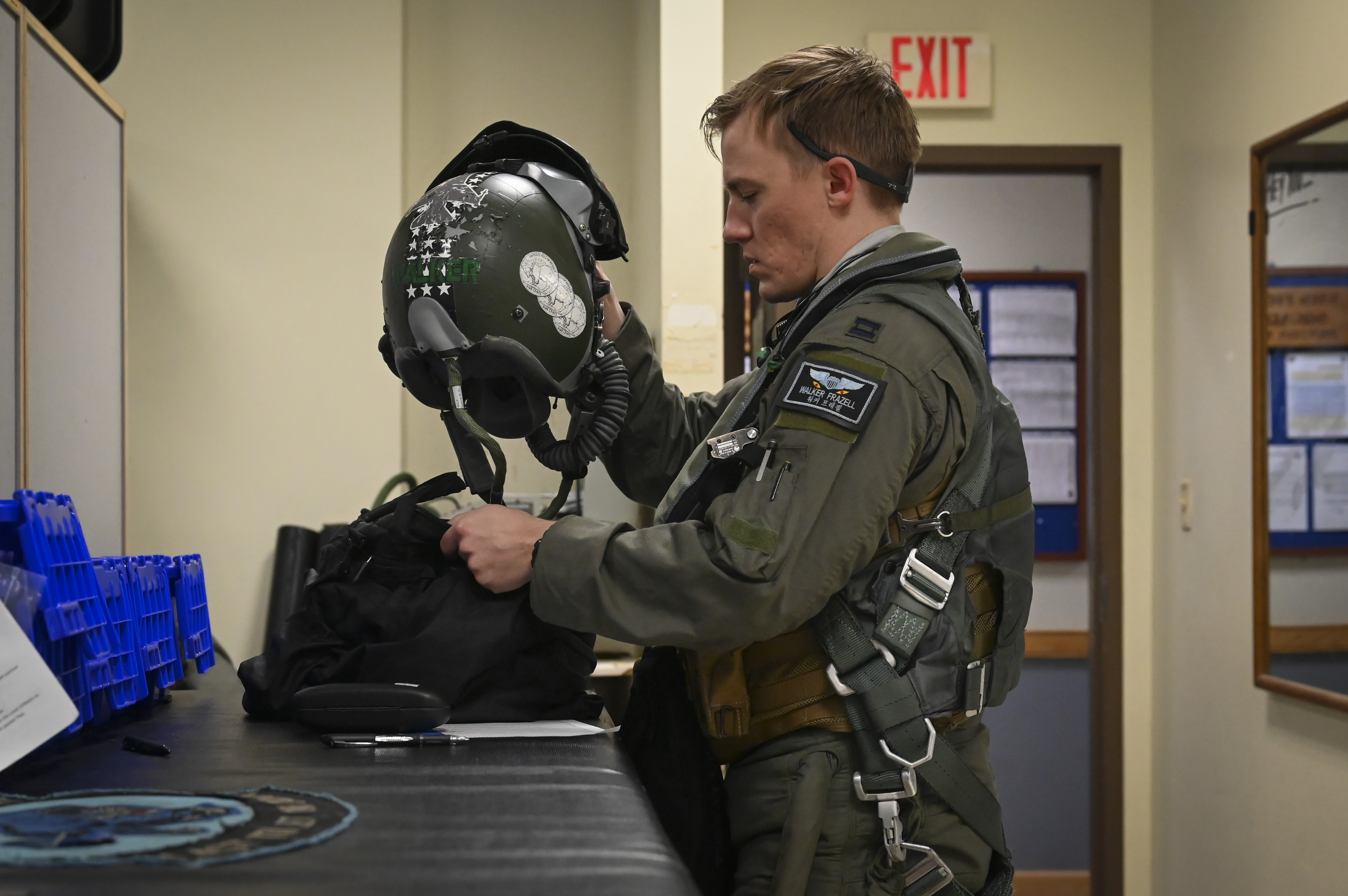 Wolf Pack conducts CAS and personnel recovery training in the West Sea ...