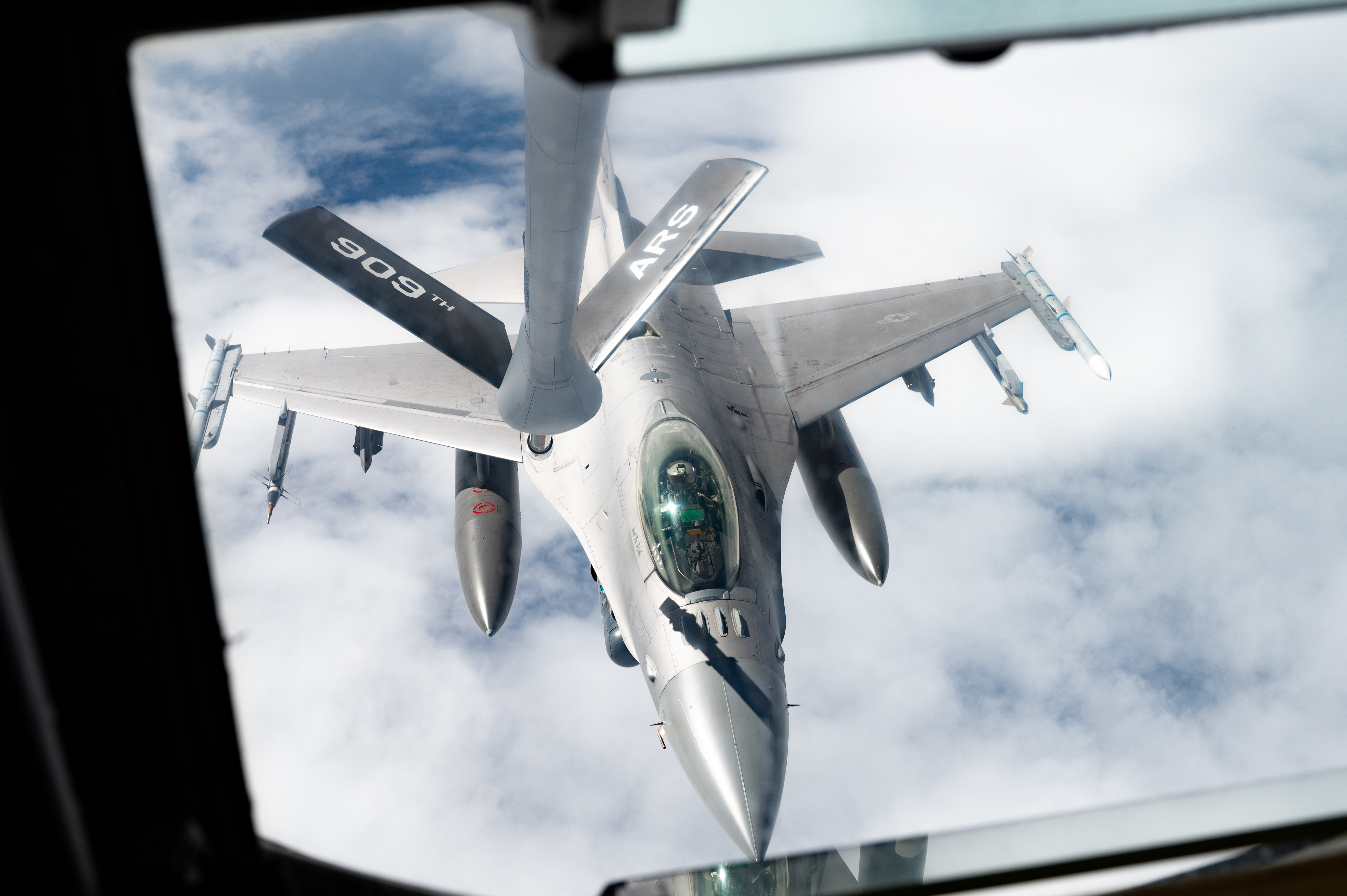 U.S. Air Force Airmen exercise warfighter mindset in Southern Beach > U ...