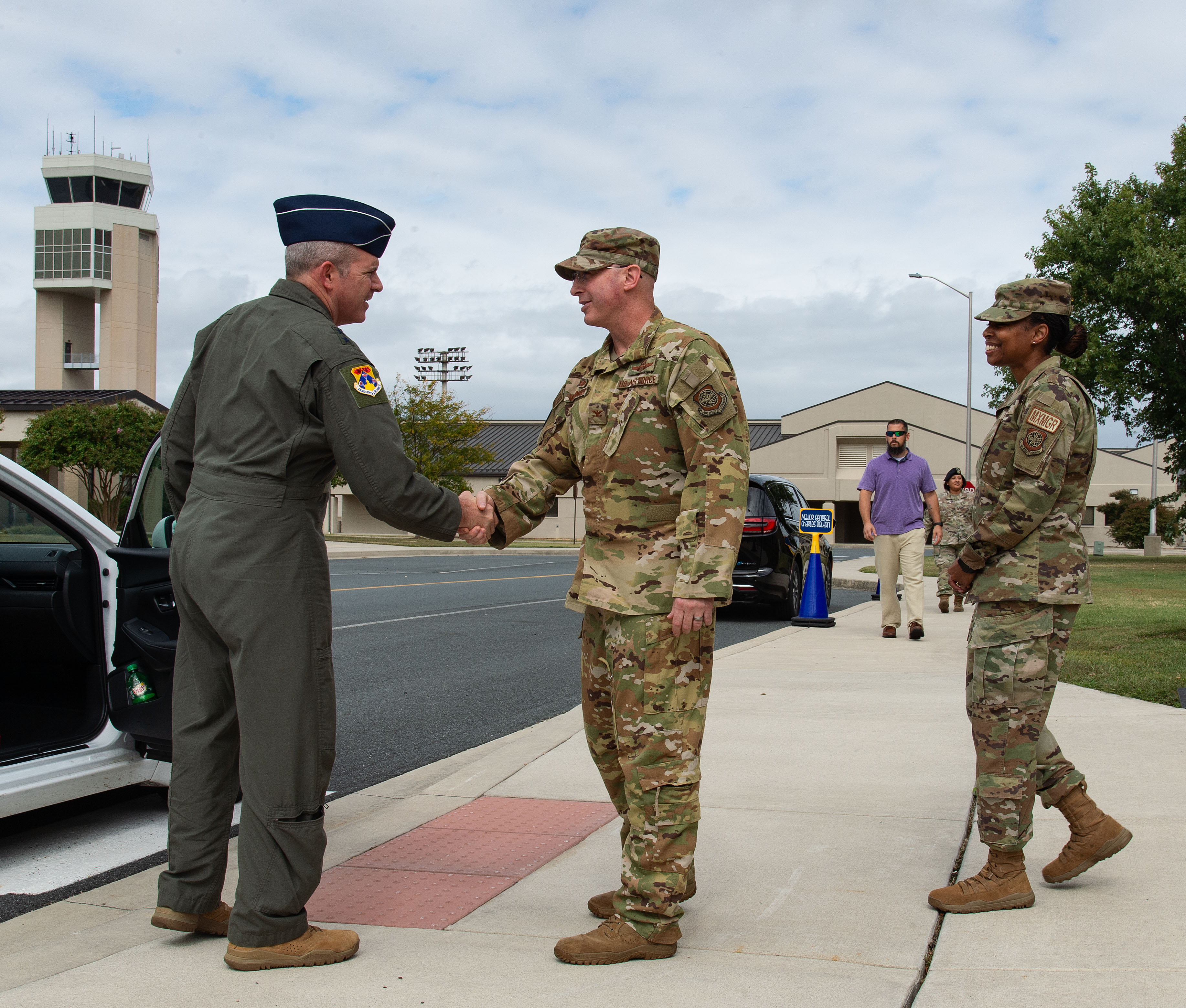 18th AF commander meets Team Dover leadership > Eighteenth Air Force ...