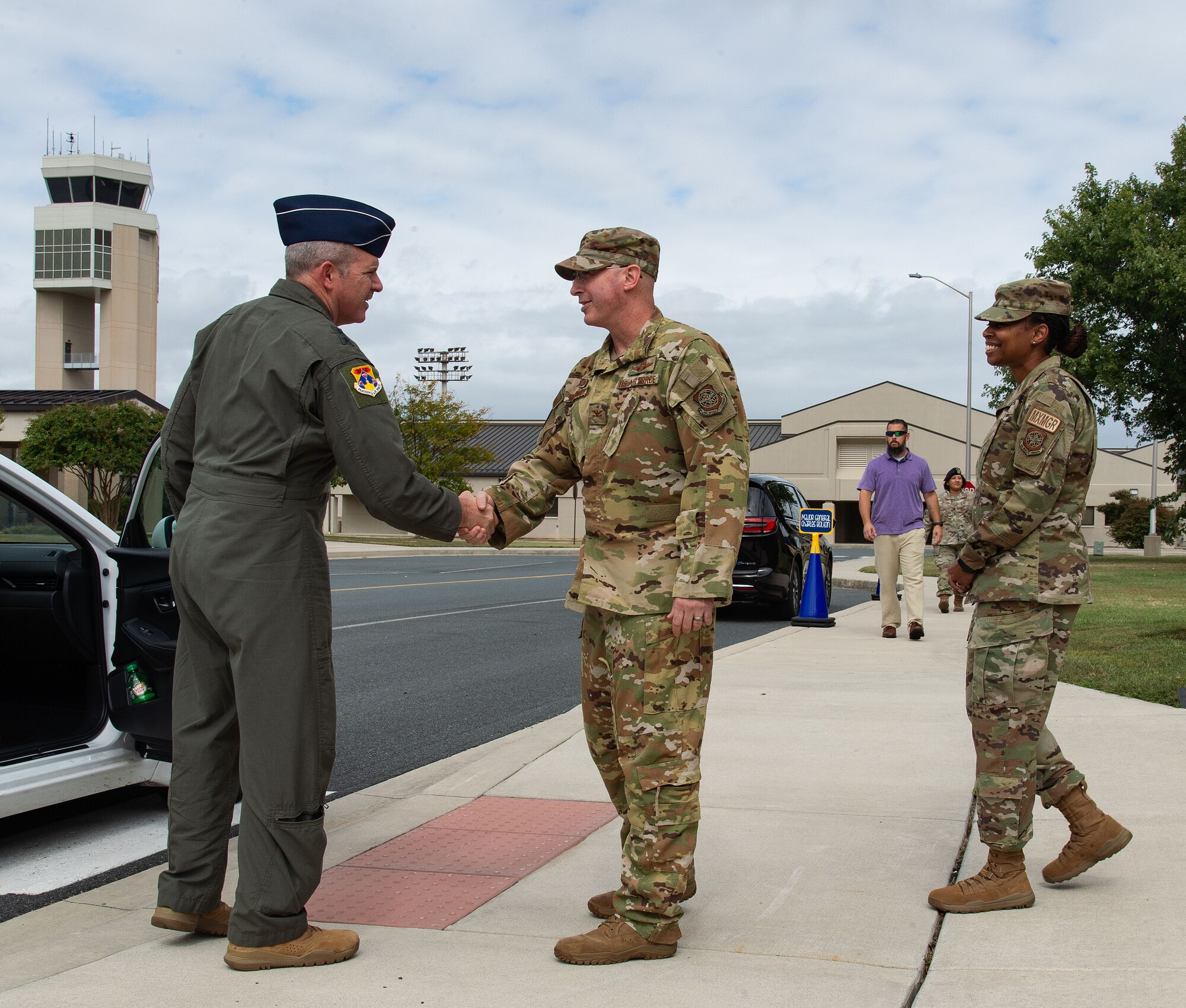 18th AF commander meets Team Dover leadership > Eighteenth Air Force ...