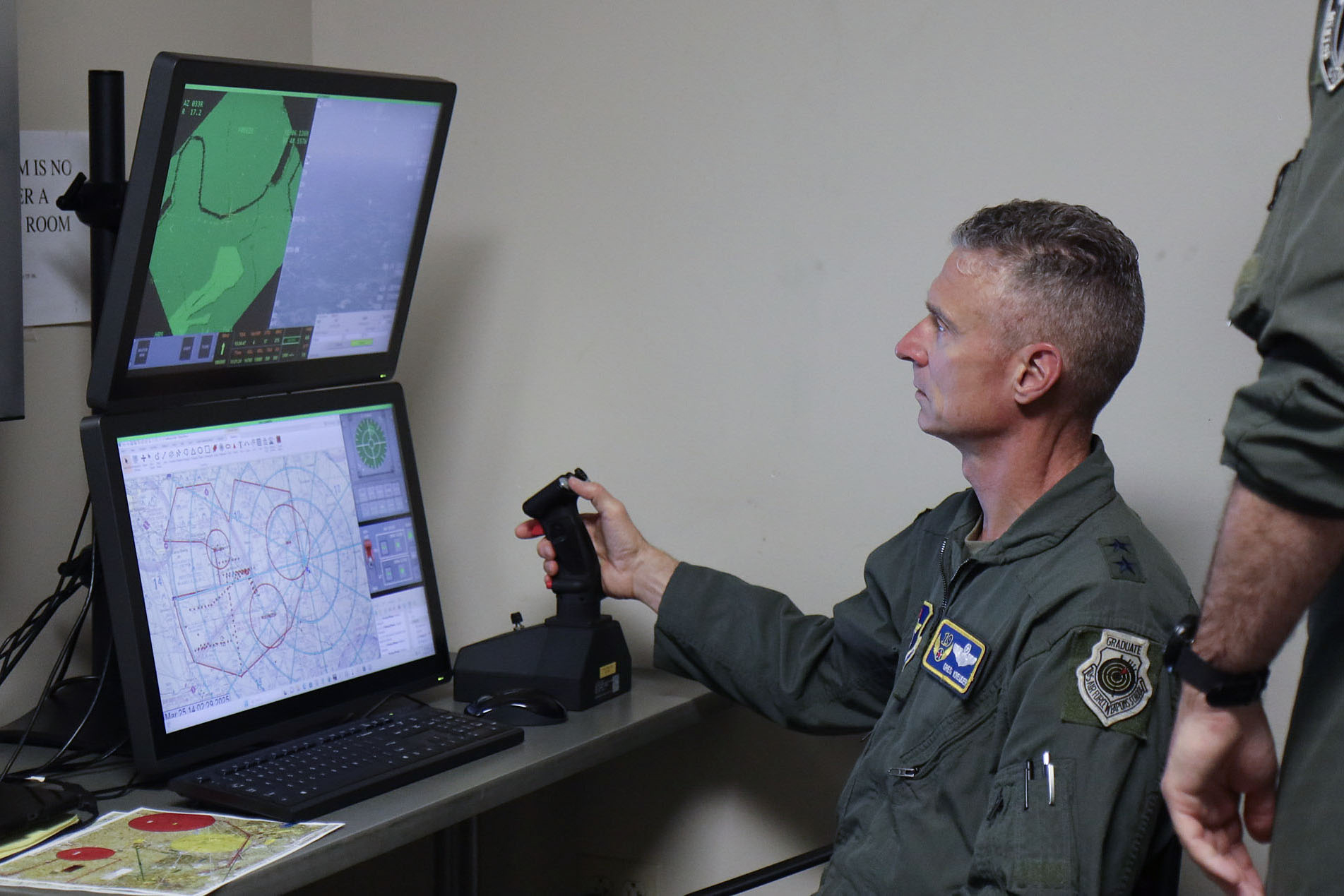 19th Air Force commander observers combat systems officer training at ...