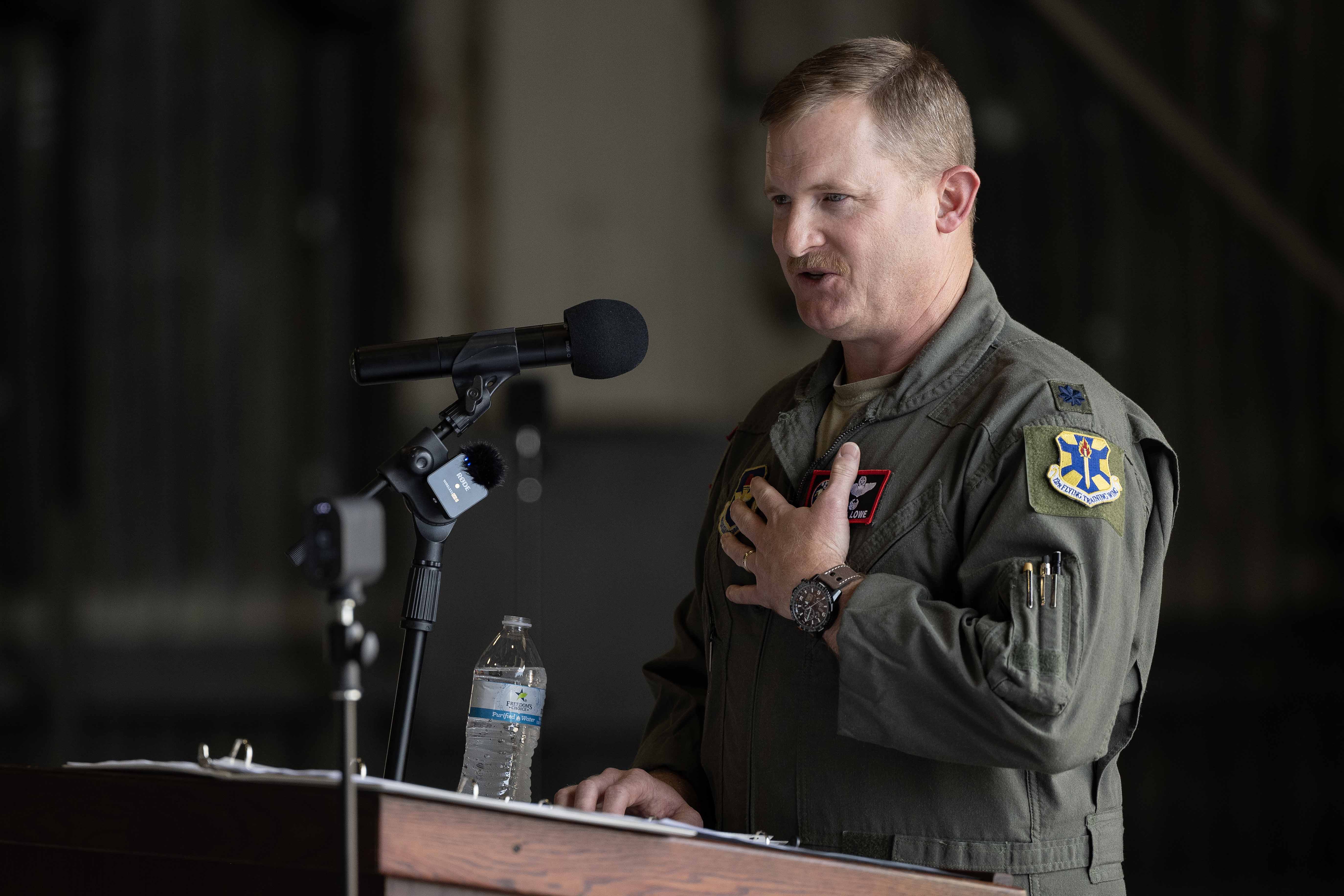 435th Fighter Training Squadron welcomes new commander > Joint Base San Antonio > News