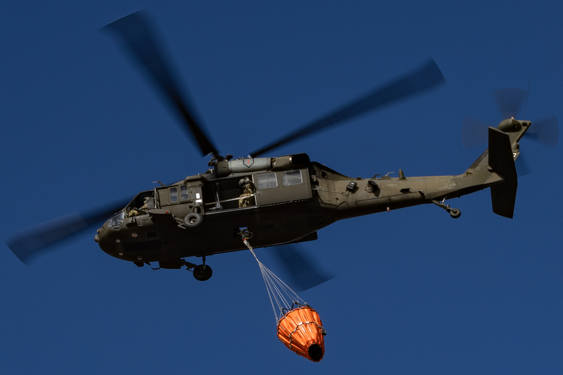Firefighting from the air: U.S. Army trains at Milford Lake > Kansas ...