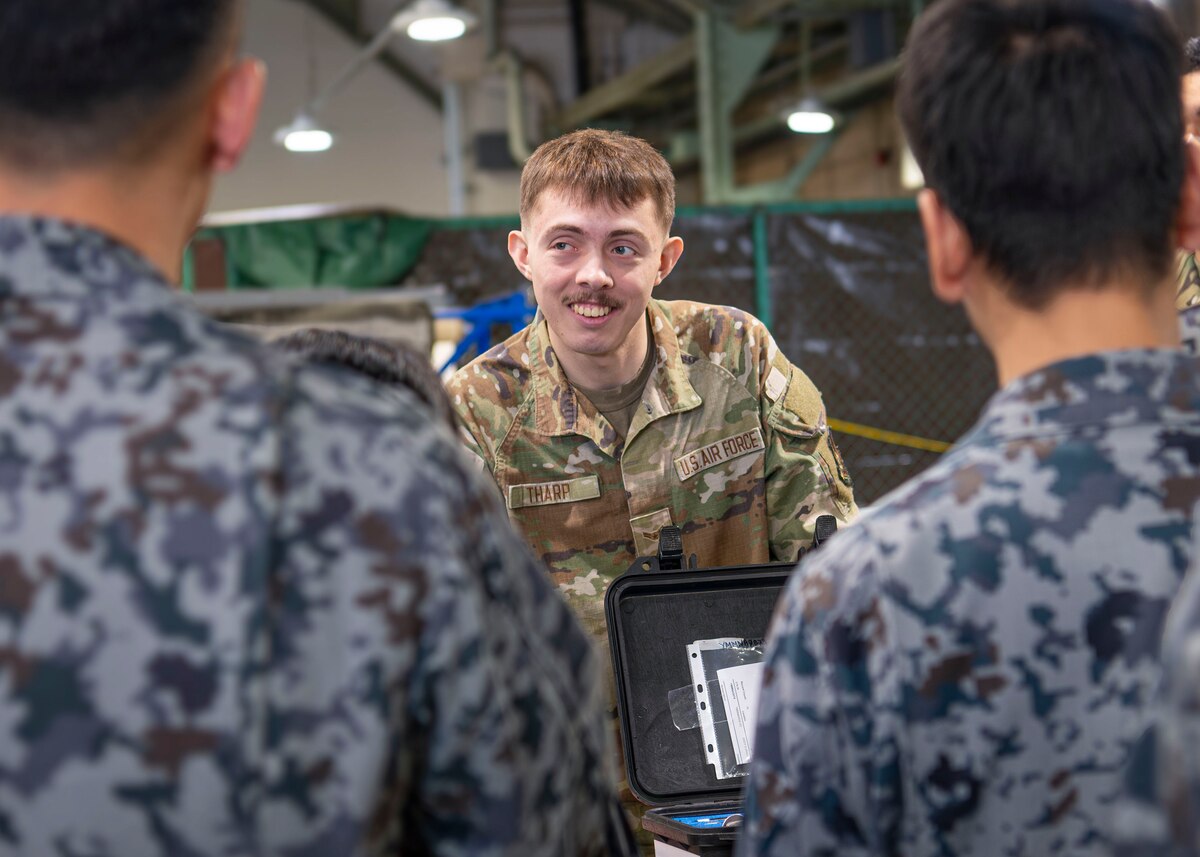 374 MXG hosts JASDF personnel during immersion tour > Yokota Air Base ...
