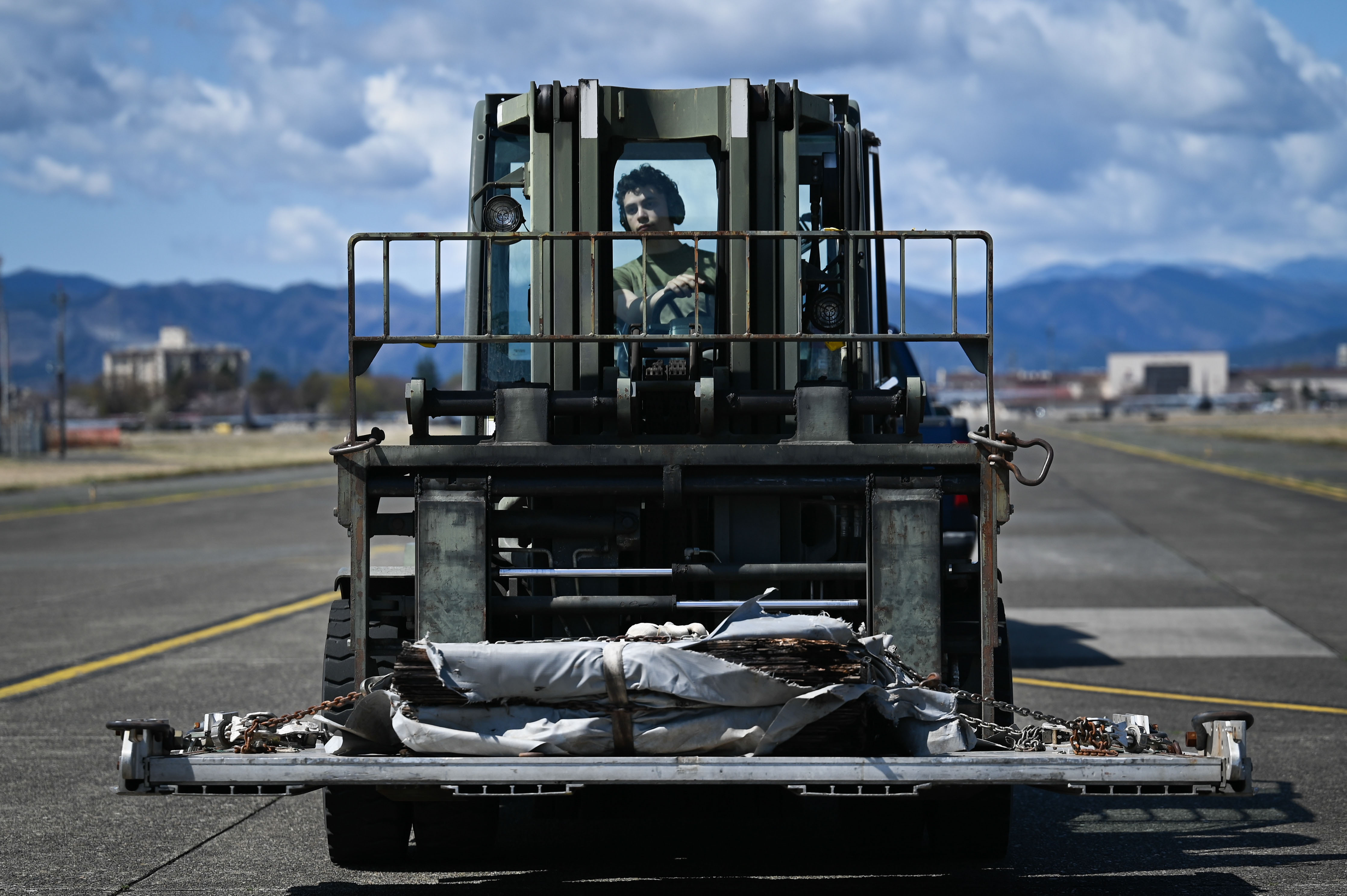 Airmen from the 36 AS, 374 LRS, and 730 AMS conduct engine-running and ...