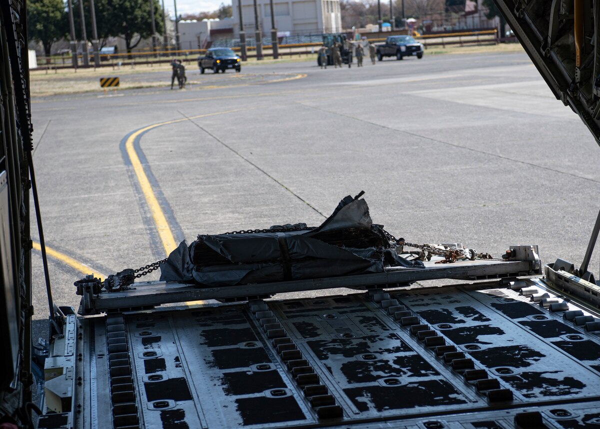 Airmen from the 36 AS, 374 LRS, and 730 AMS conduct engine-running and ...