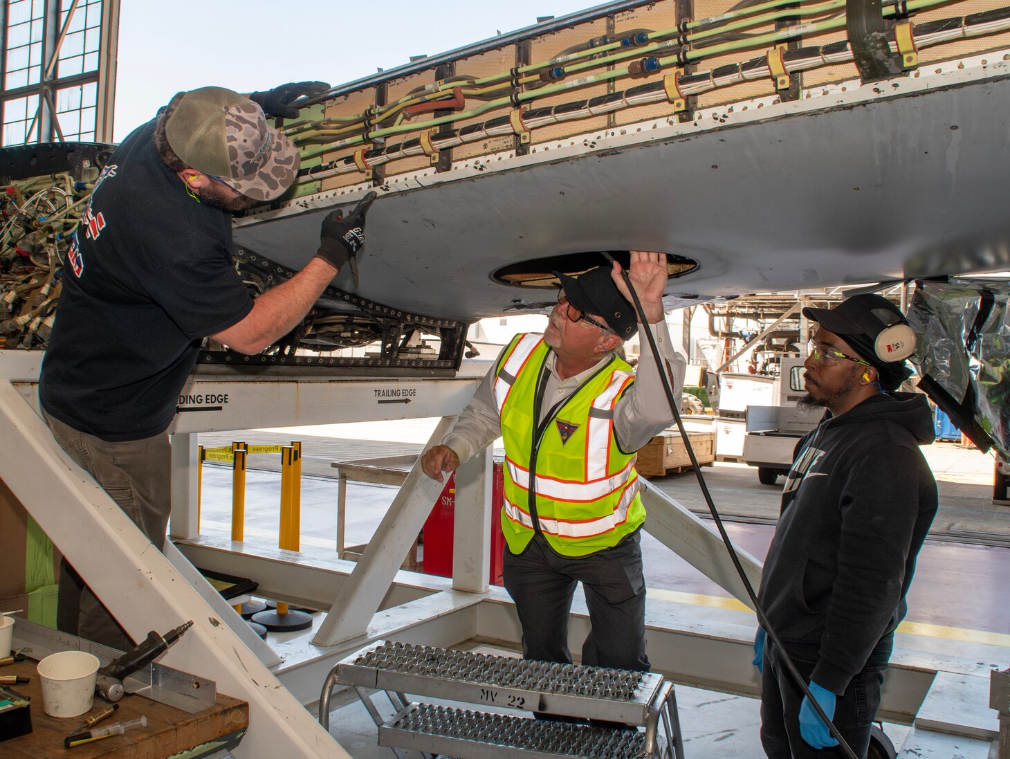 Leading by example: FRCE supervisor receives Navy League safety award ...
